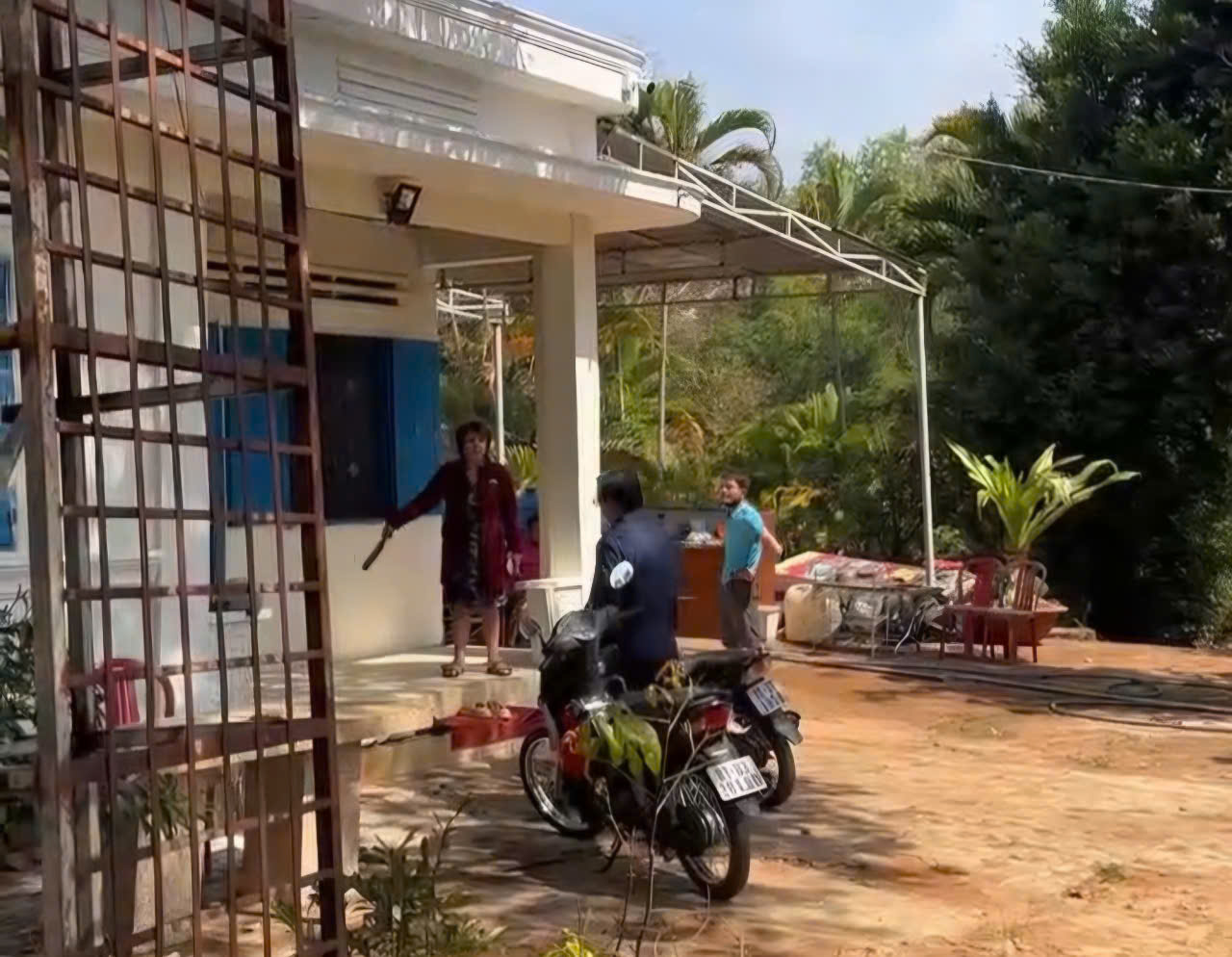 Gia Lai: Bắt tạm giam hai vợ chồng chiếm giữ tài sản, giữ người trái phép