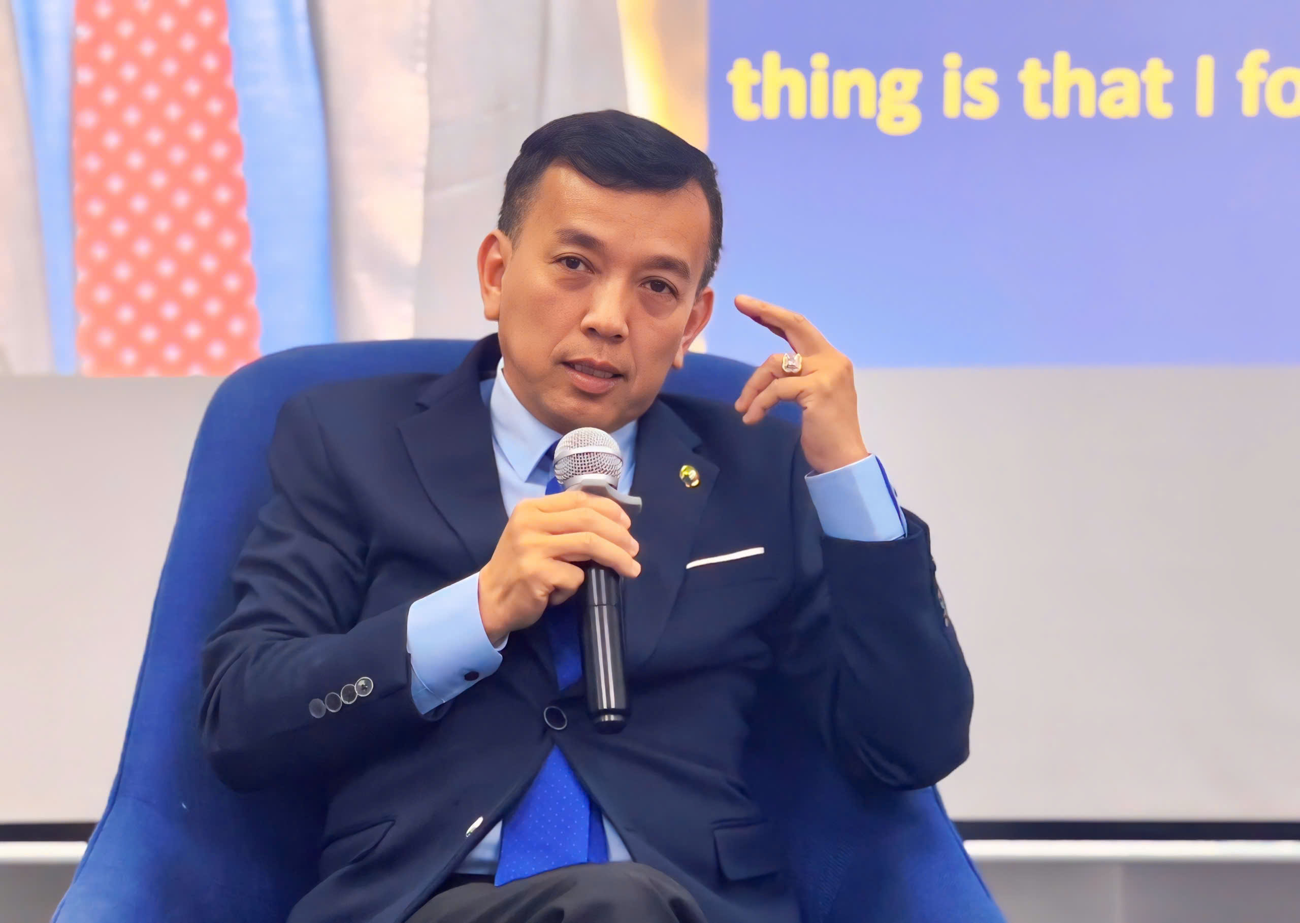 Doanh nhân David Dương hứa tặng thêm 4 triệu USD học bổng cho sinh viên