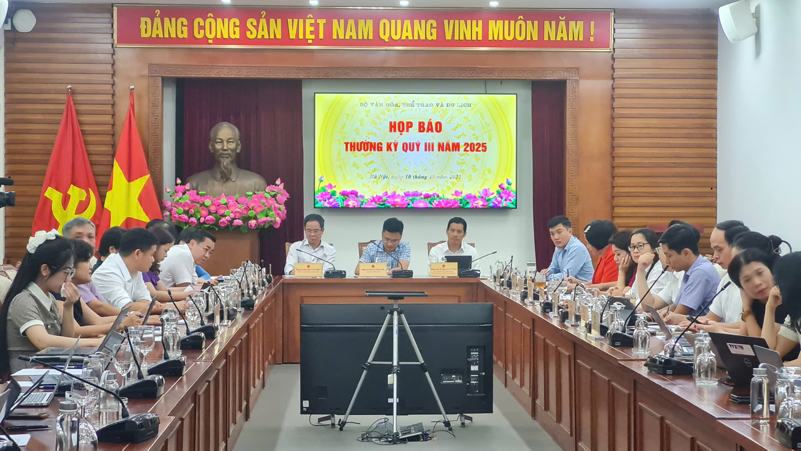 Movie with CEO, nine-dash line causes 'heat' at press conference of ...