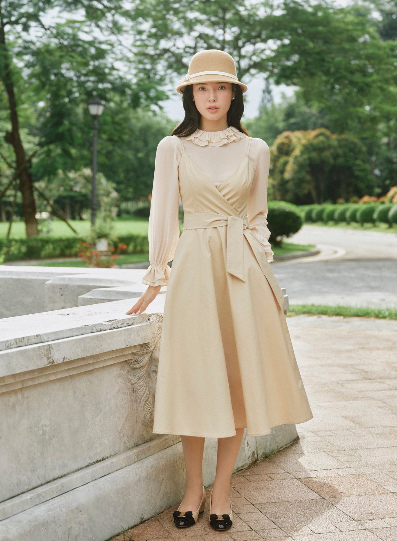 Cách diện trang phục màu beige đầy khí chất, thanh lịch