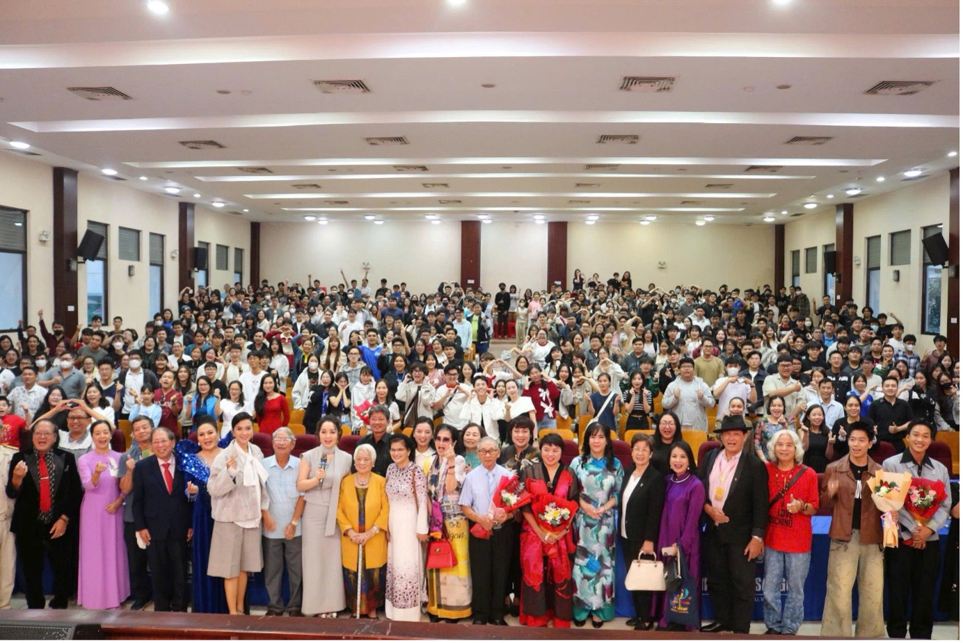 Saigon University of Technology welcomed and interacted with the Red ...