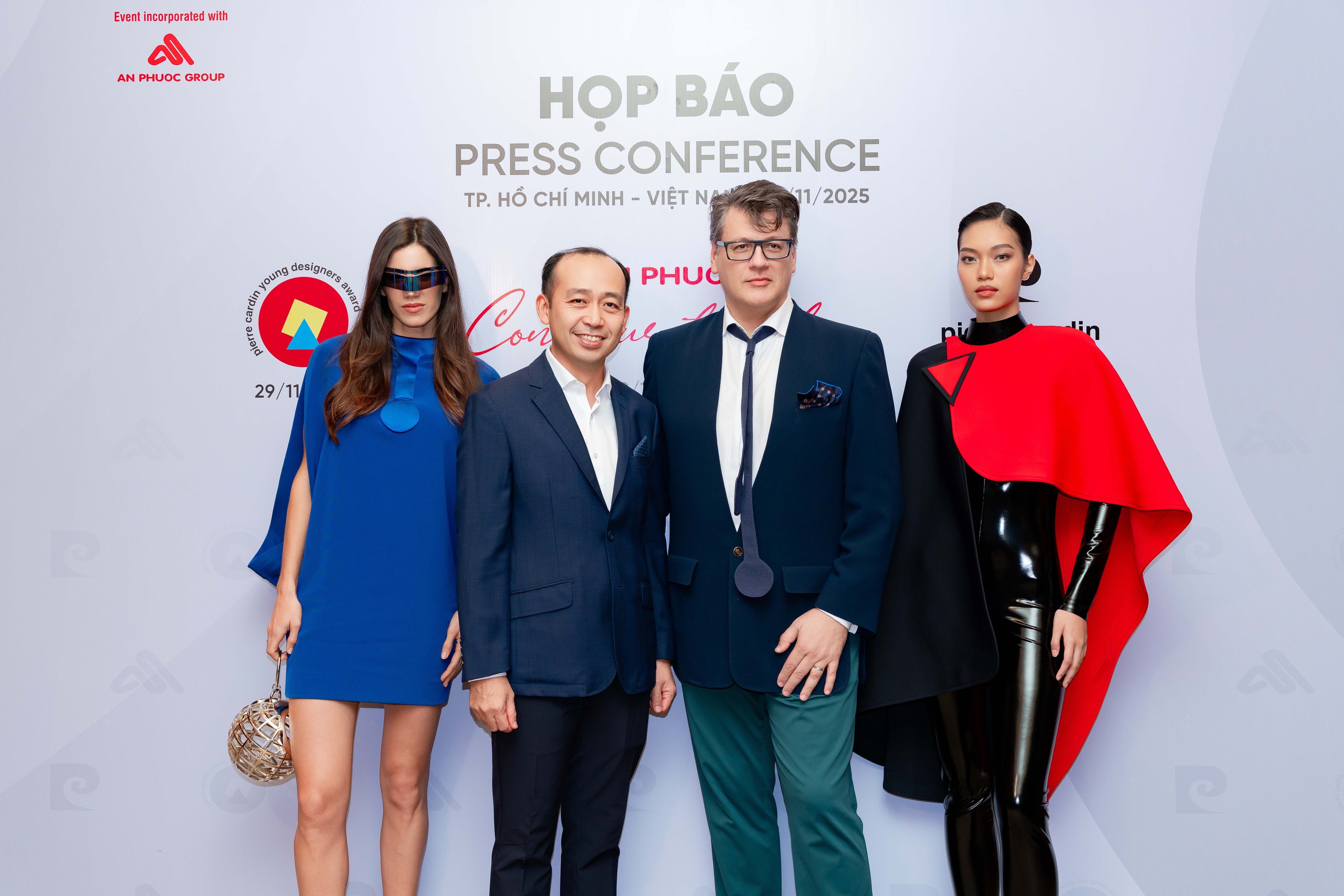 Loạt fashion show đình đám 'thắp sáng' sàn diễn Việt dịp cuối năm