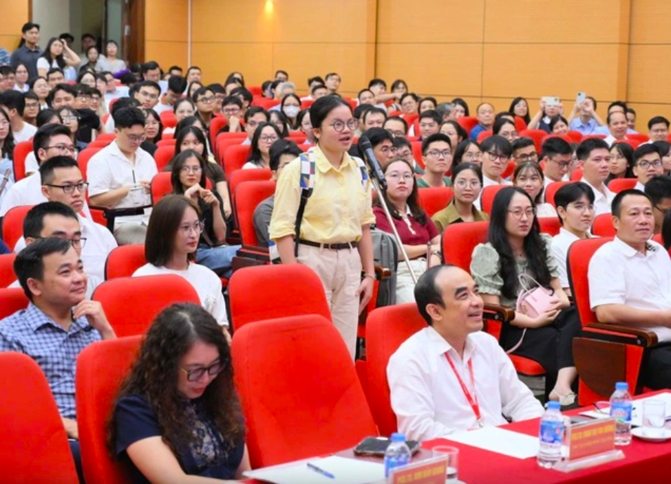 What are the training programs and salaries like for resident doctors ...