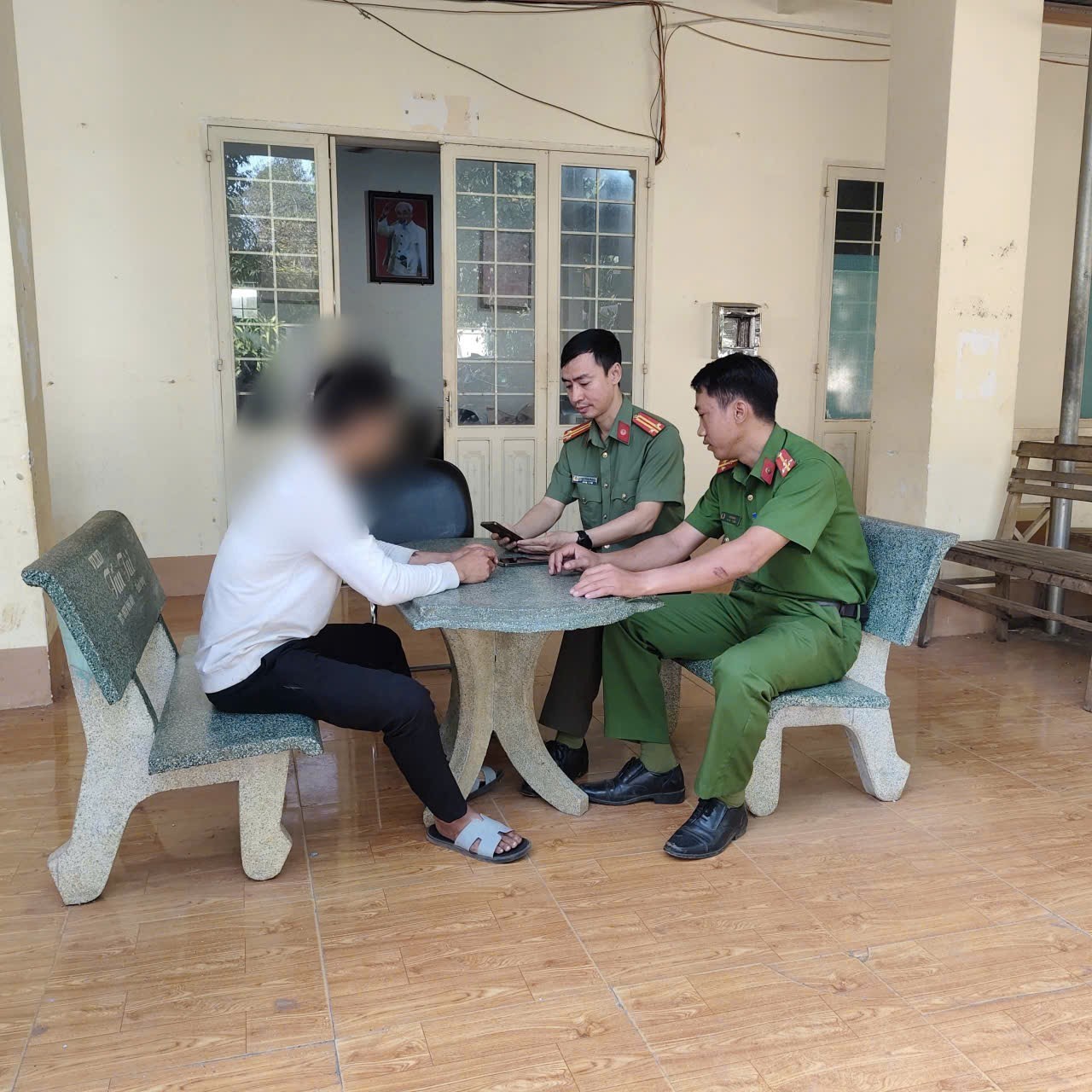 Công an kịp ngăn chặn người đàn ông suýt 'sập bẫy' lừa đảo xuyên biên giới