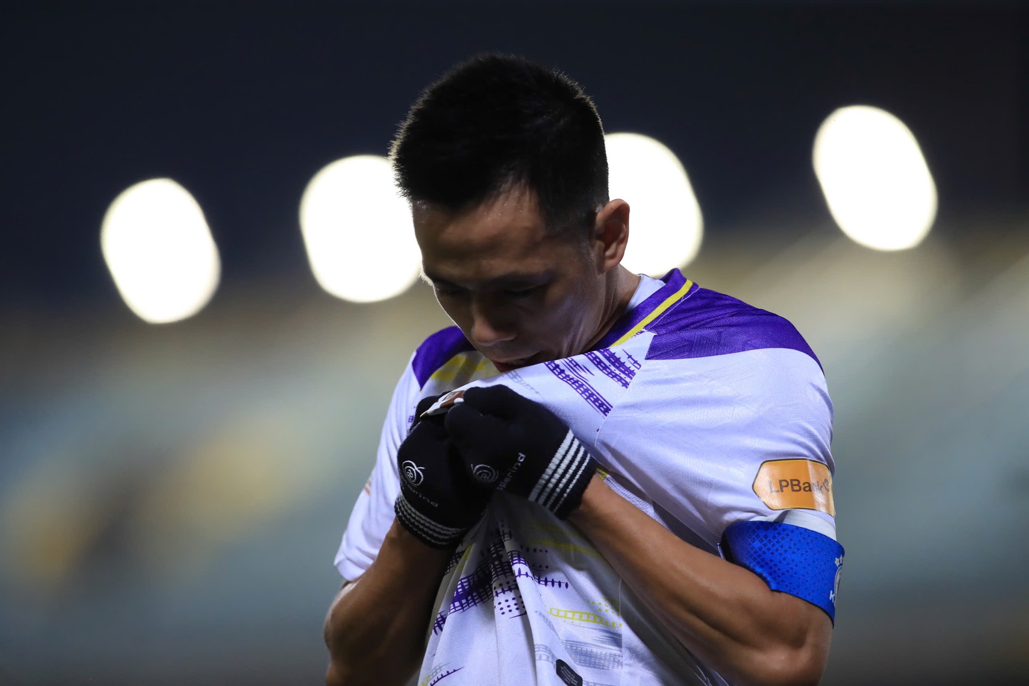 The V-League star exploded: Mr. Tai Tien Linh and the 'old man' is too ...