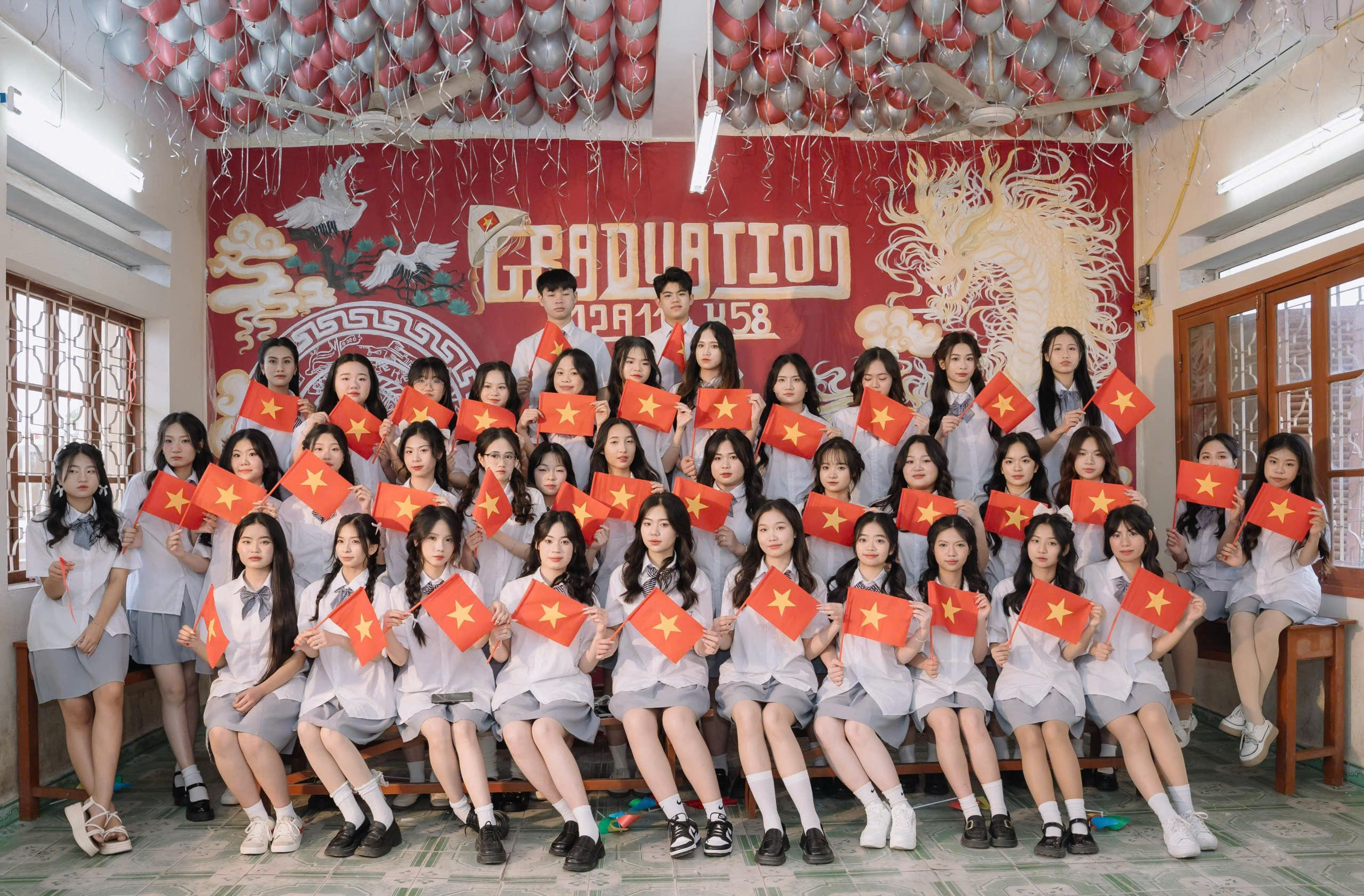 Kỷ niệm tuổi 18 qua bức tranh tường và bộ ảnh kỷ yếu 'cực chất'