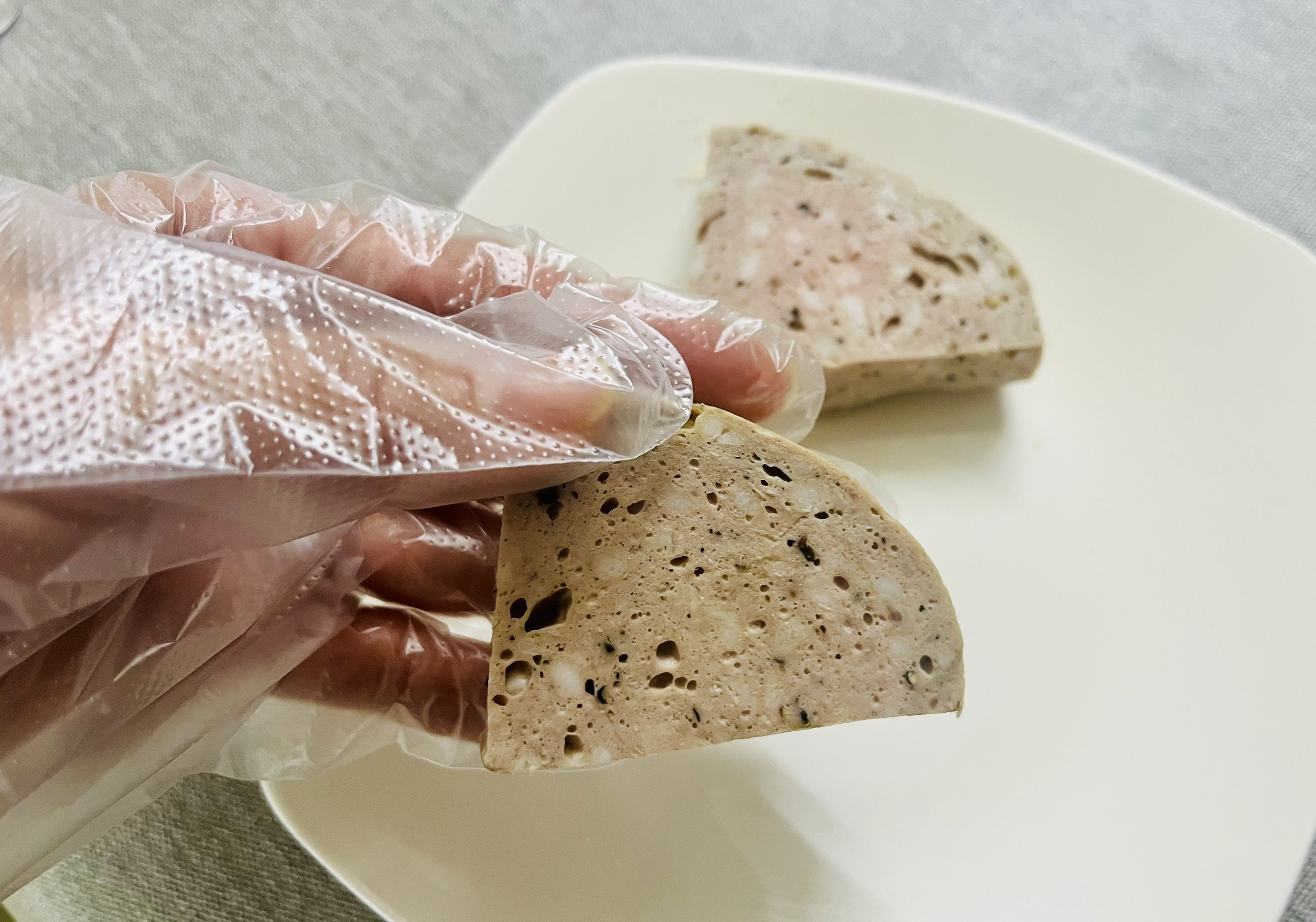 Không cắt ngắn móng tay khi tiếp xúc thực phẩm chín bị phạt đến 3 triệu đồng | VOZ