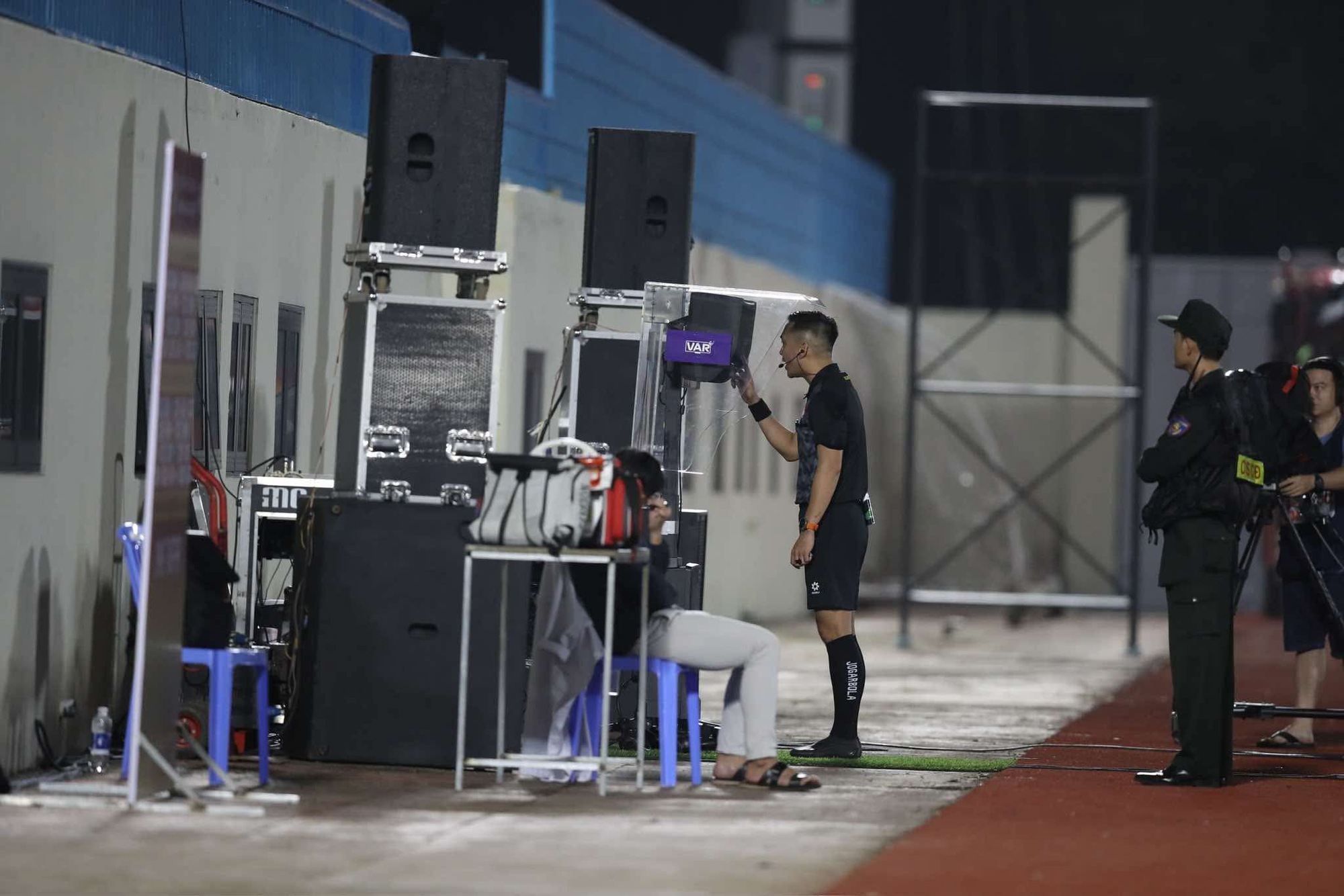 VAR và tân HLV Hà Nội cùng hành quân lên Pleiku: Cuộc chạm trán HAGL ...