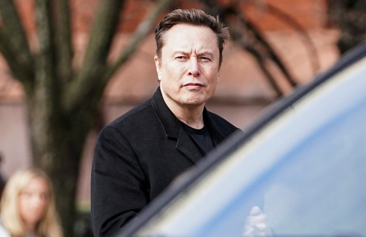 Nữ nhà văn 9X nói không tham tiền, kiện Elon Musk chỉ vì con