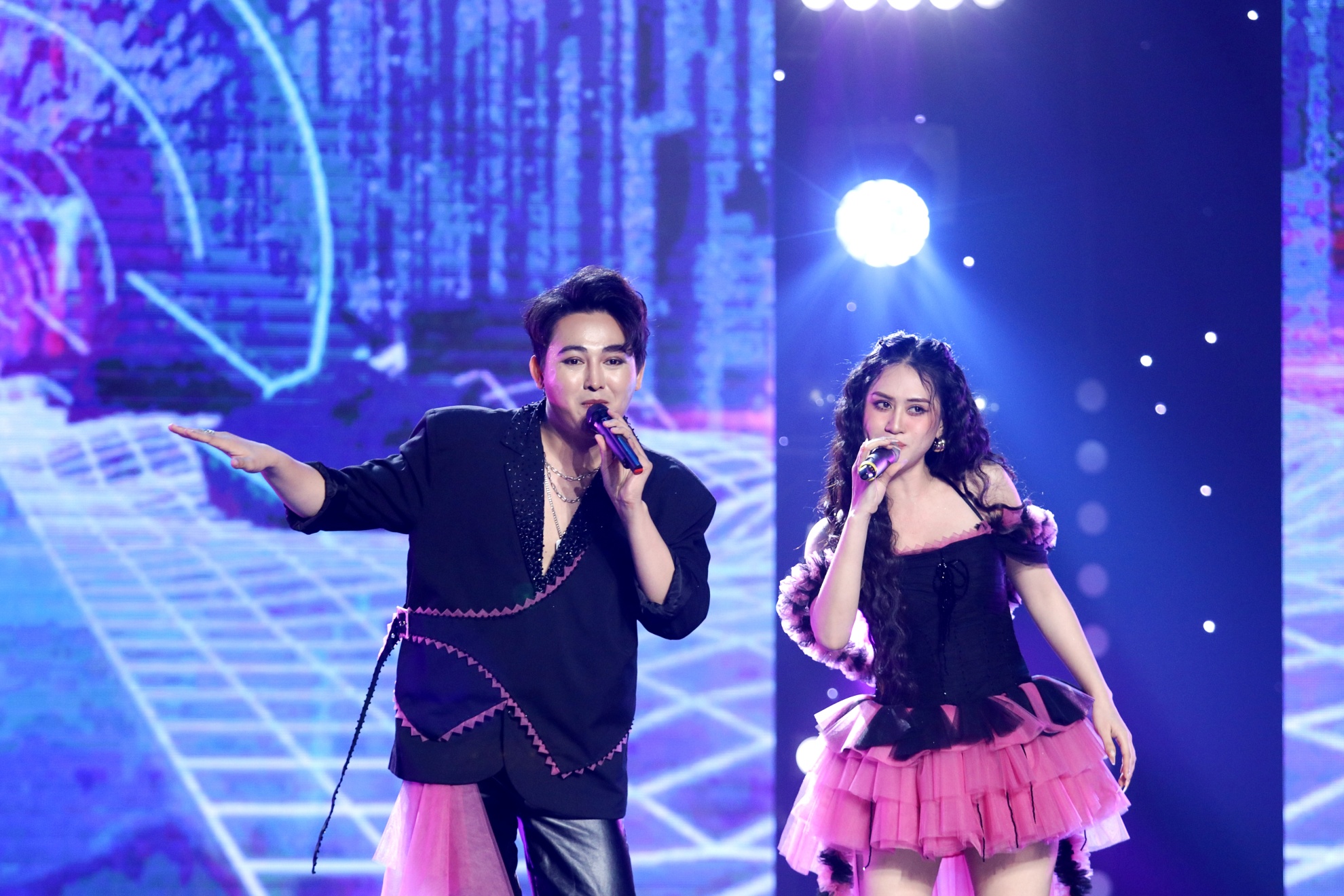 'Hot girl kẹo kéo' Jee Trần ra sao sau khi nổi tiếng?