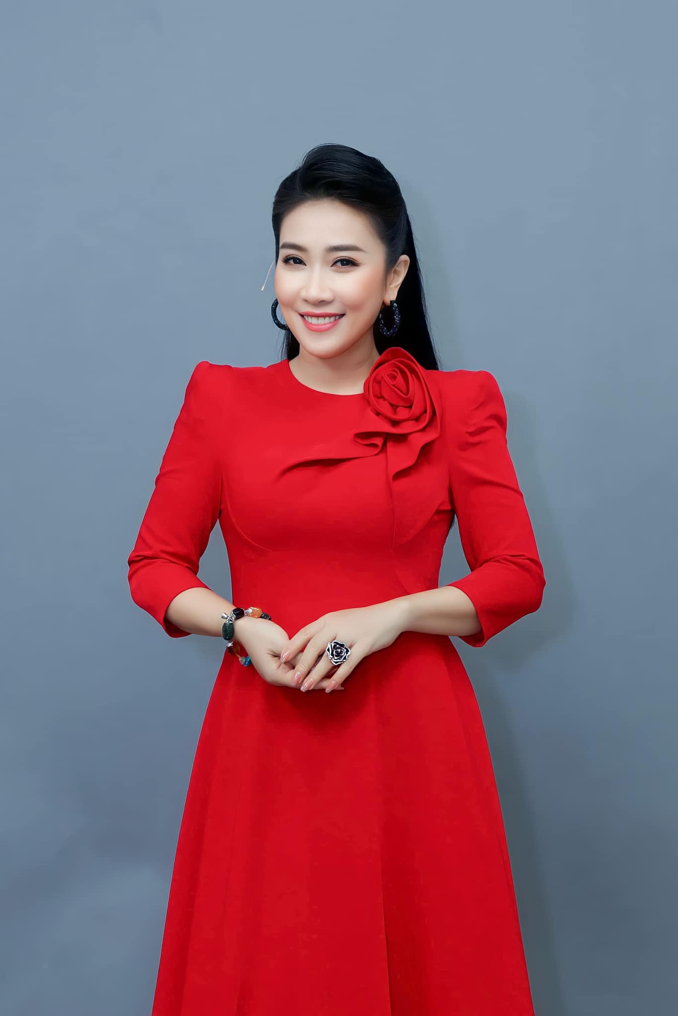 Hôn nhân kín tiếng của NSƯT Vân Khánh và chồng giảng viên