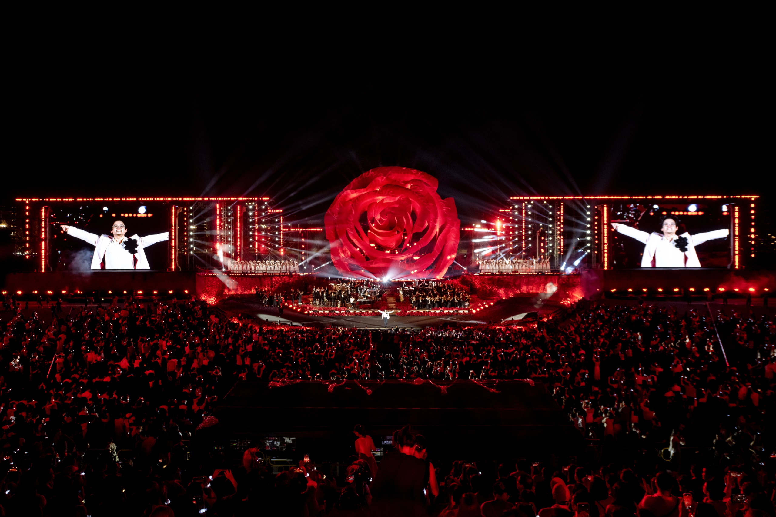 The Global City đón gần 30.000 khán giả đến concert 'Sketch A Rose' của ...