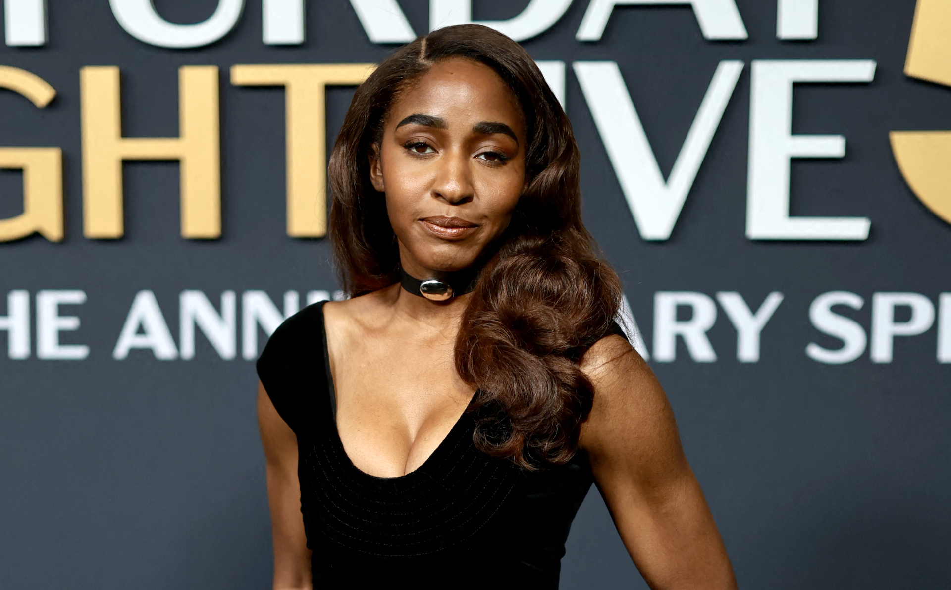 [Mỹ] Nữ diễn viên bị dọa giết sau khi Elon Musk đăng tin giả | VOZ