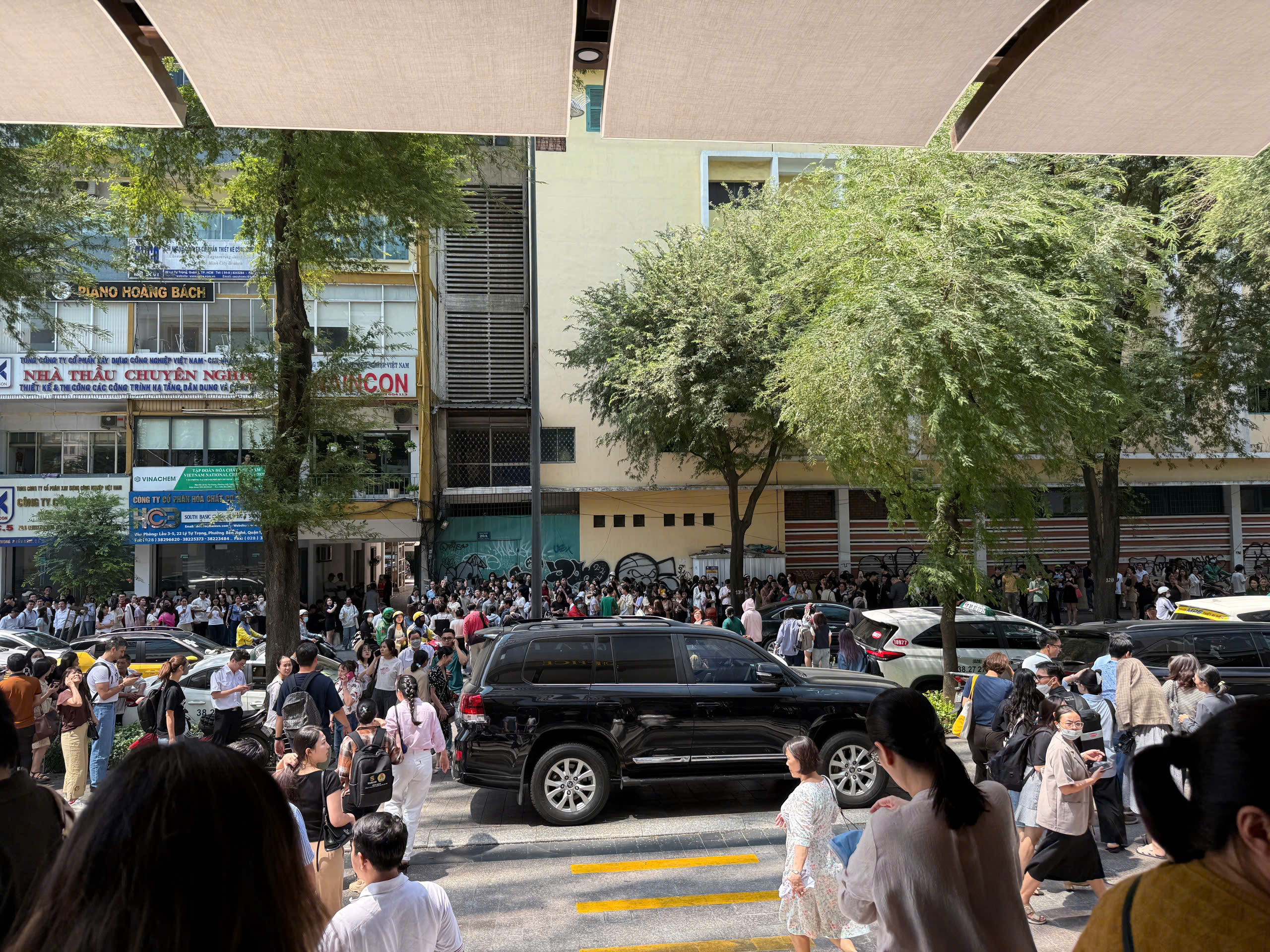 Nhiều người dân TP.HCM hoảng loạn vì động đất