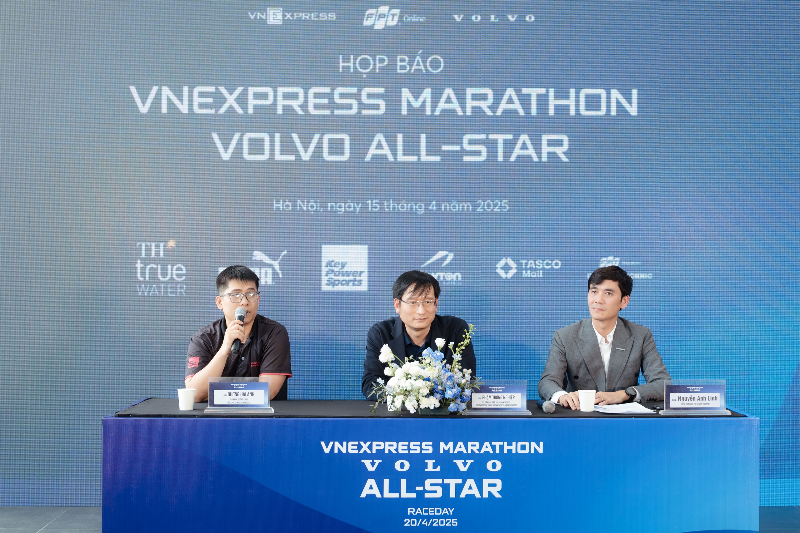 VnExpress Marathon: Upgrading runner standards, running on a unique route.