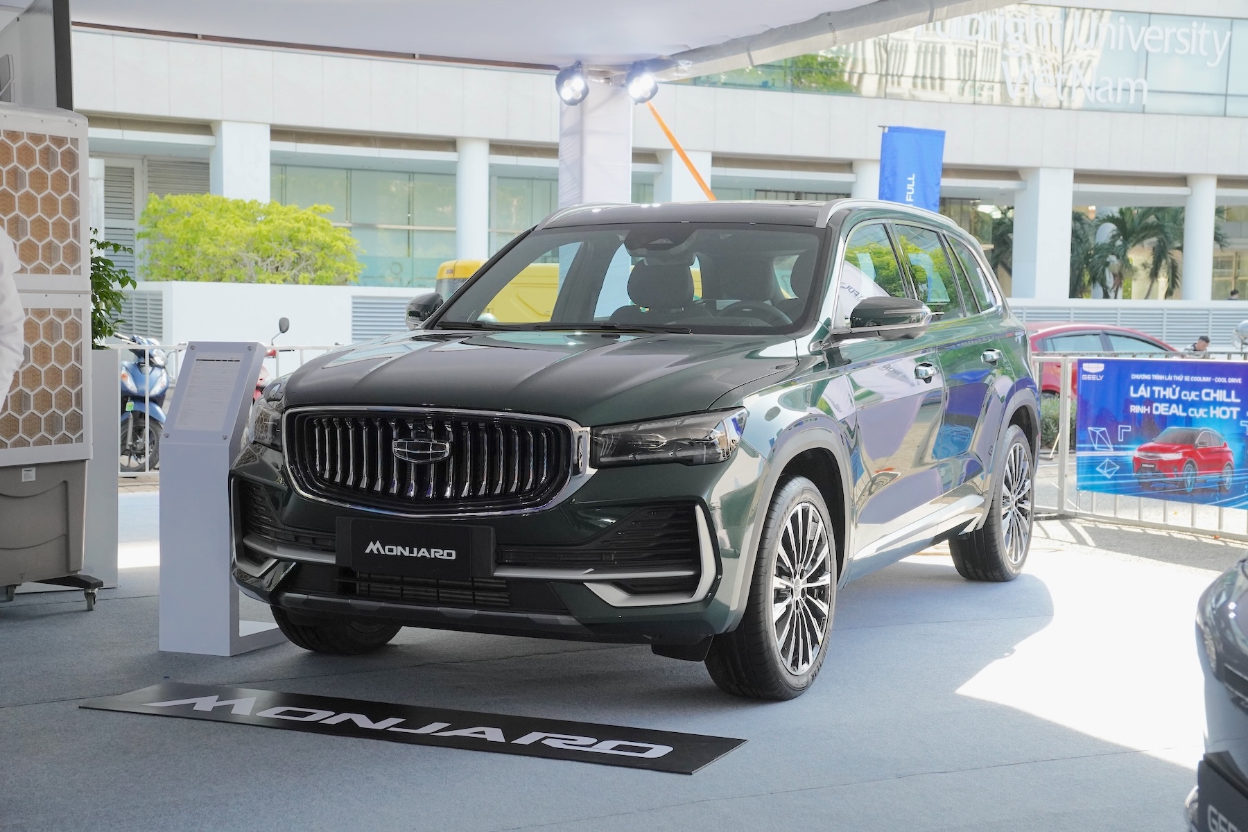 Xe Trung Quốc Geely Monjaro rớt giá gần 200 triệu sau gần một tháng lăn ...