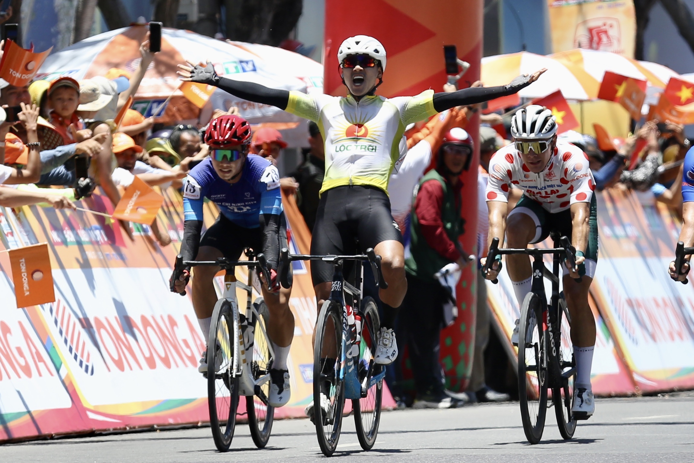 Another Vietnamese racer defeats strong foreign players at the Ho Chi ...