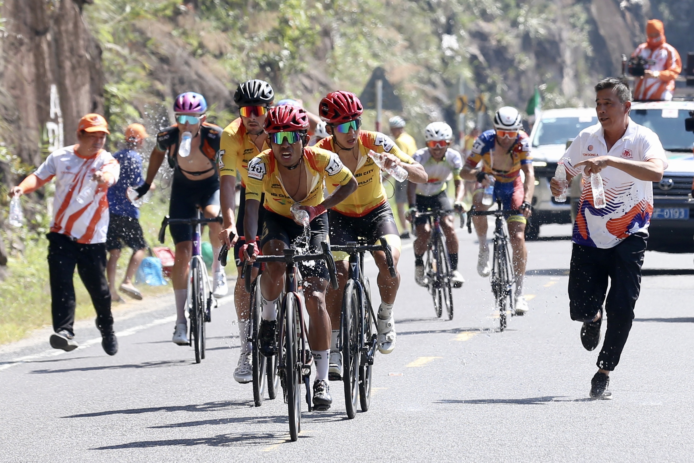 Cúp xe đạp truyền hình TP.HCM: 59 tay đua bị loại ở chặng vượt đèo Khánh Lê