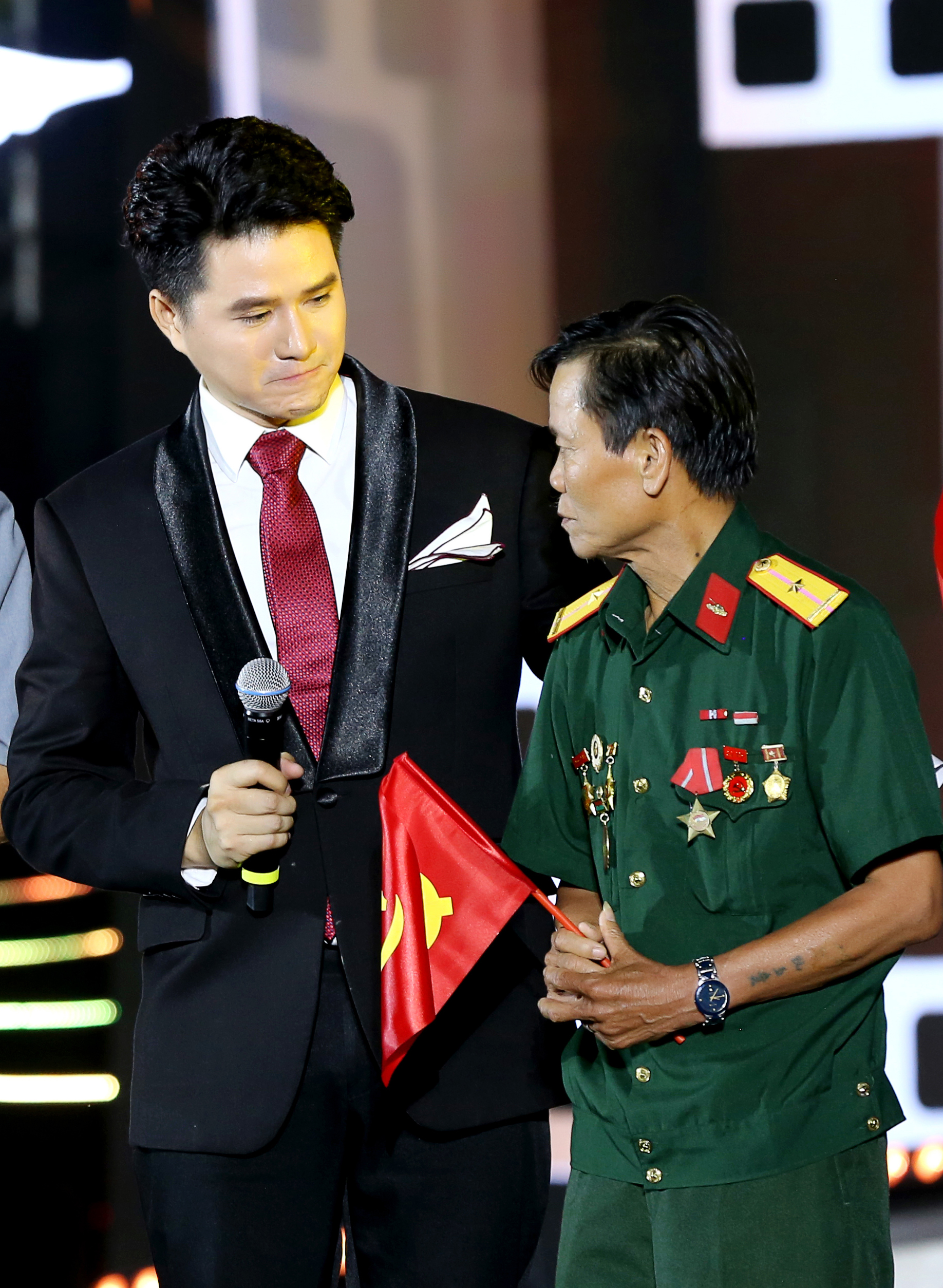 국가통일 50주년을 기념하는 일련의 프로그램의 MC인 Vu Manh Cuong을 만나보세요.