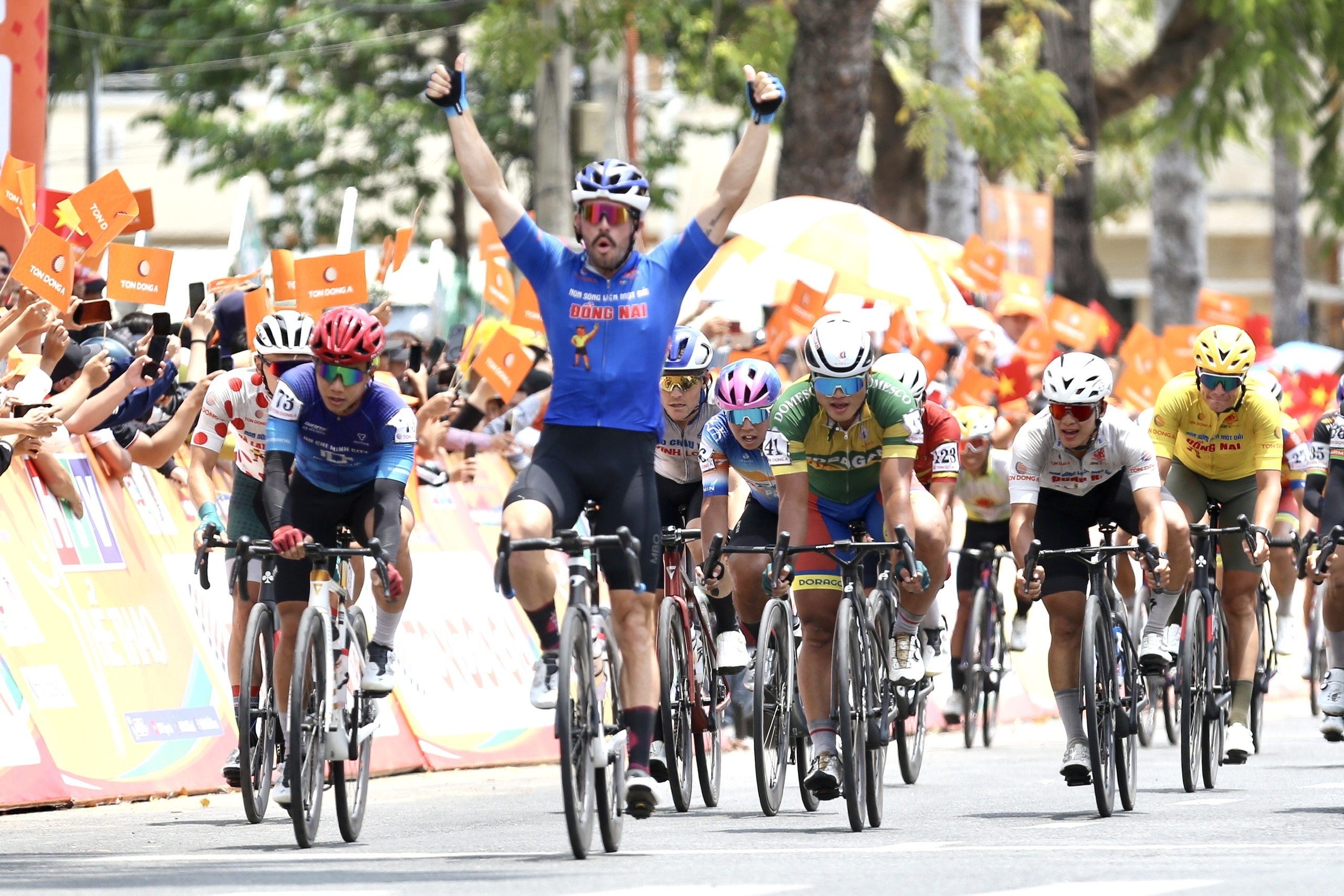 นักปั่นชาวนิวซีแลนด์ทำลายสถิติชัยชนะในการแข่งขัน Ho Chi Minh City ...