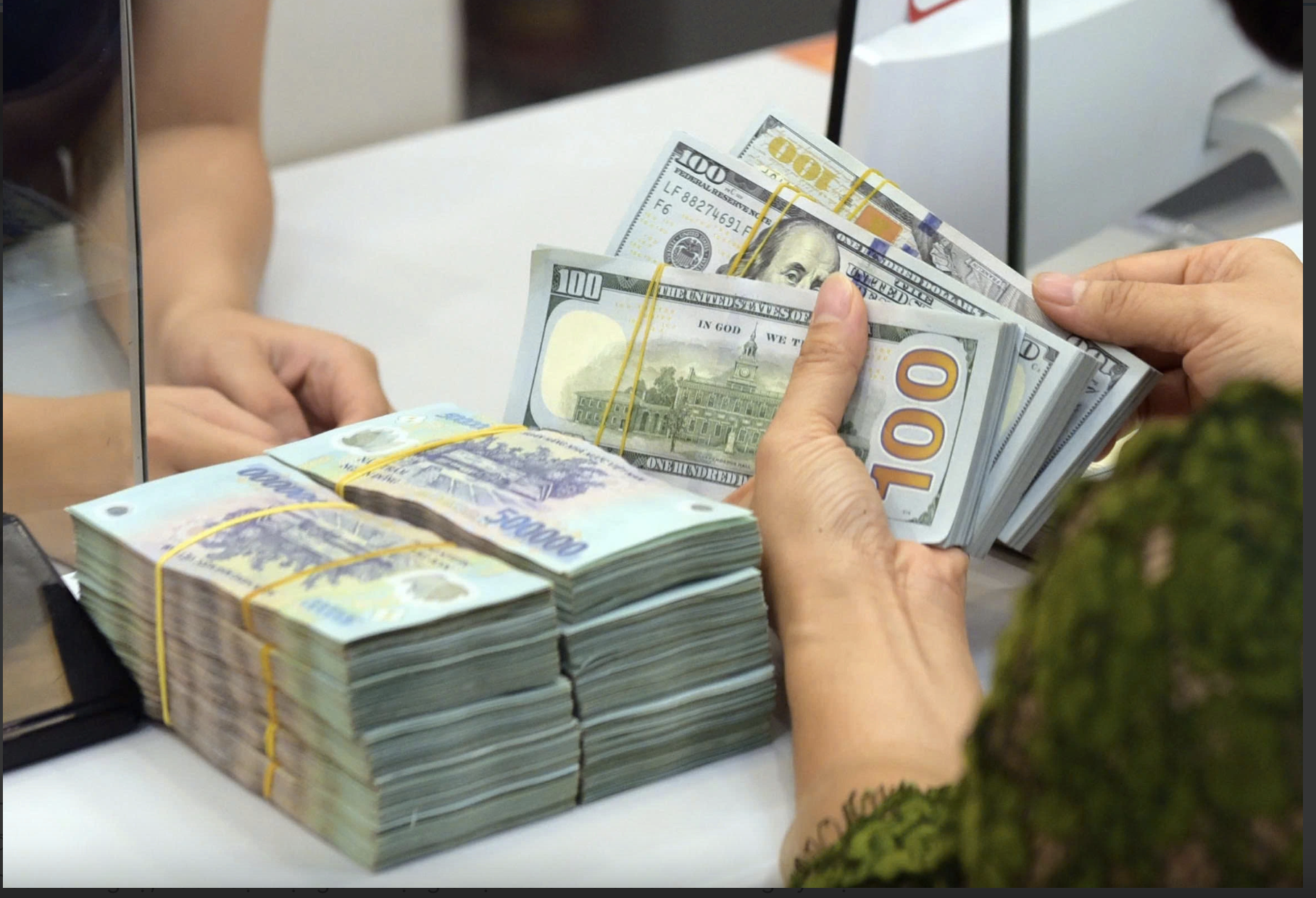 Việt kiều về nước được mang bao nhiêu tiền?