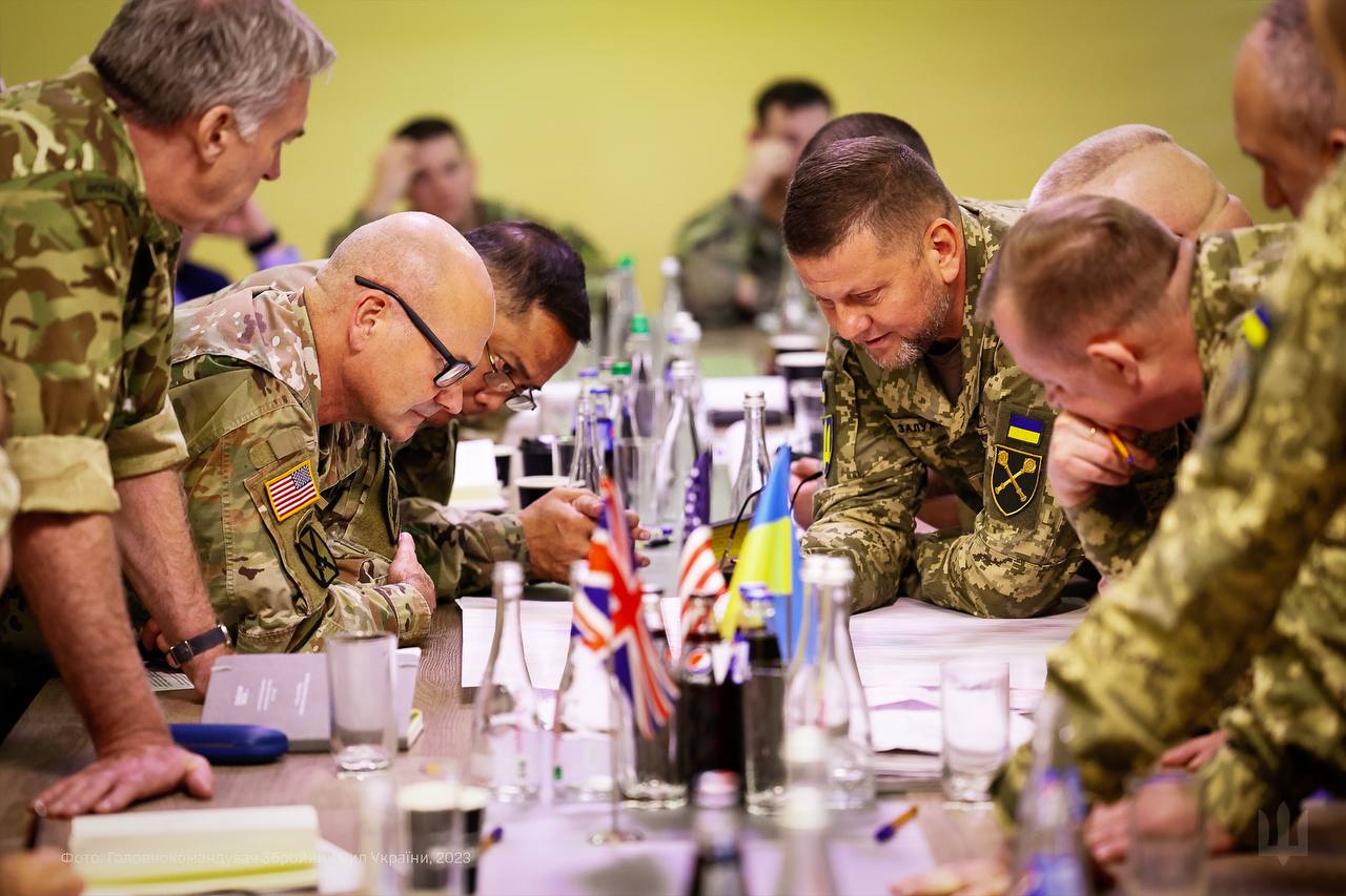 Cách Mỹ - Anh liên thủ hỗ trợ quân đội Ukraine đối phó Nga