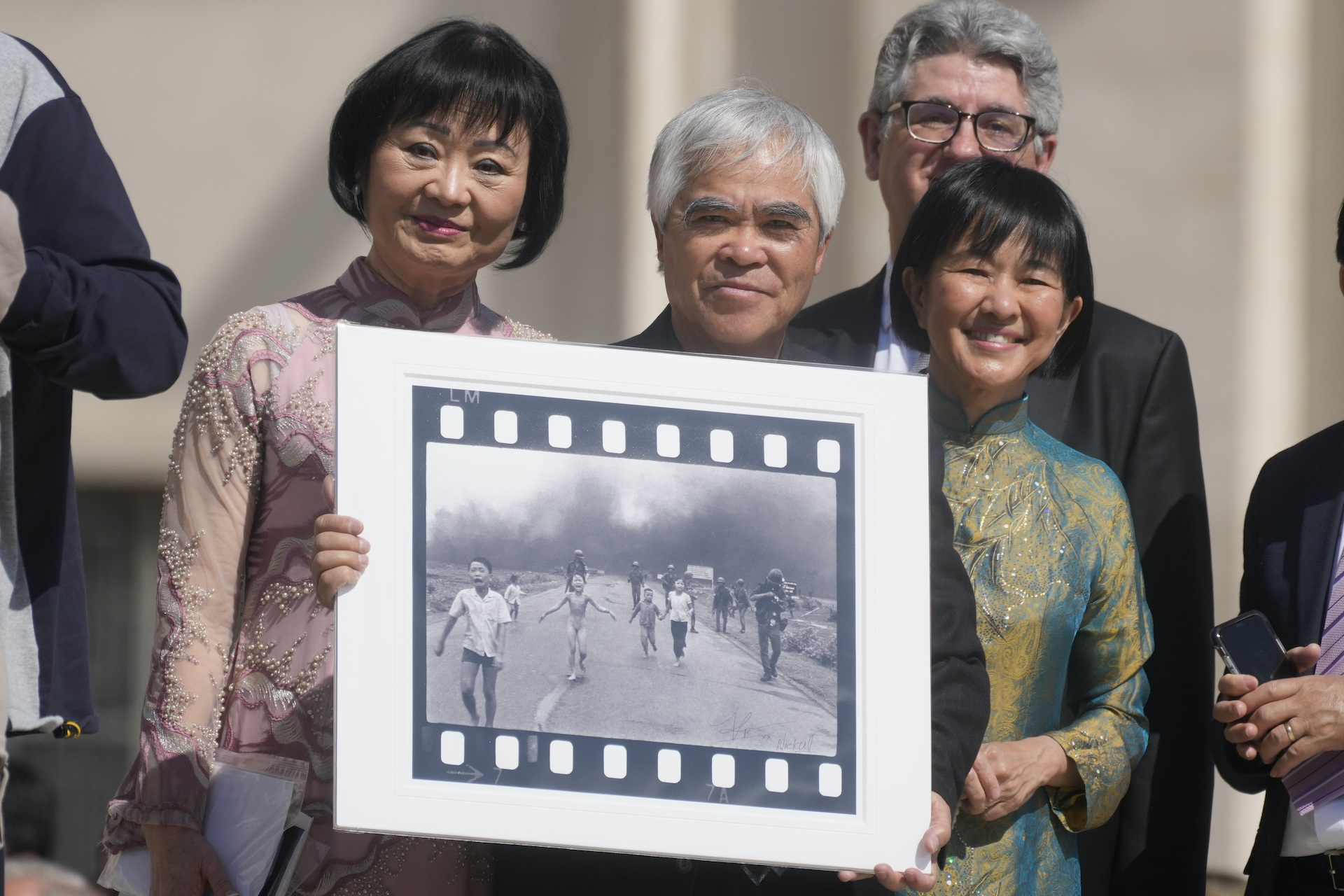 Le World Press Photo cesse de créditer Nick Ut comme auteur de la photo « Napalm Girl