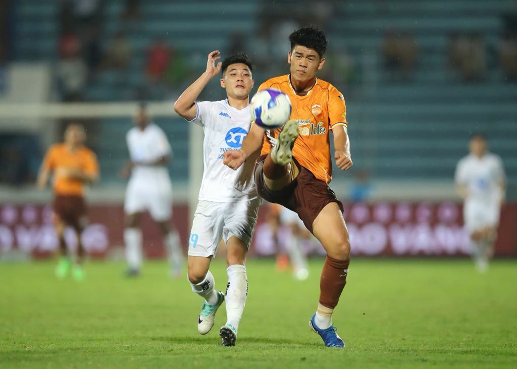 Technical Director Vu Tien Thanh returns in time when HAGL is on fire, 'life' is too fragile