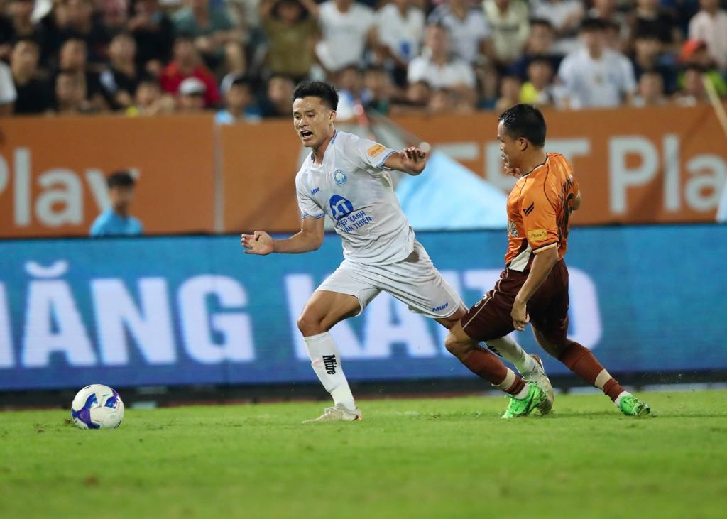 Technical Director Vu Tien Thanh returns in time when HAGL is on fire, 'life' is too fragile