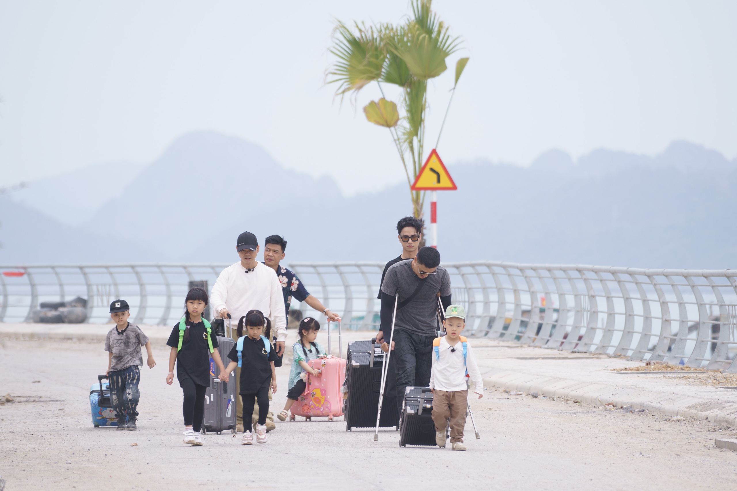 Phan Dinh Tung, Trung Ruoi y sus hijos experimentan la vida en una isla ...