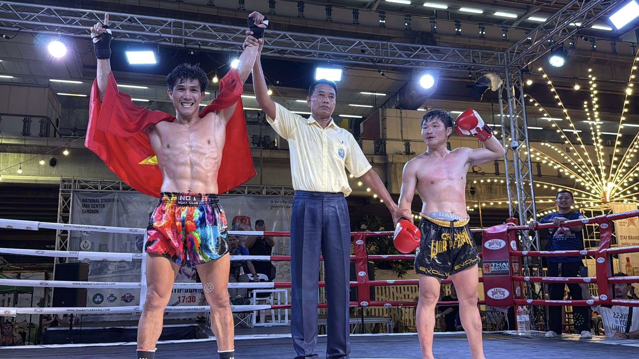 Winning a spectacular gold medal, 'undefeated' Duy Nhat shares surprising photos