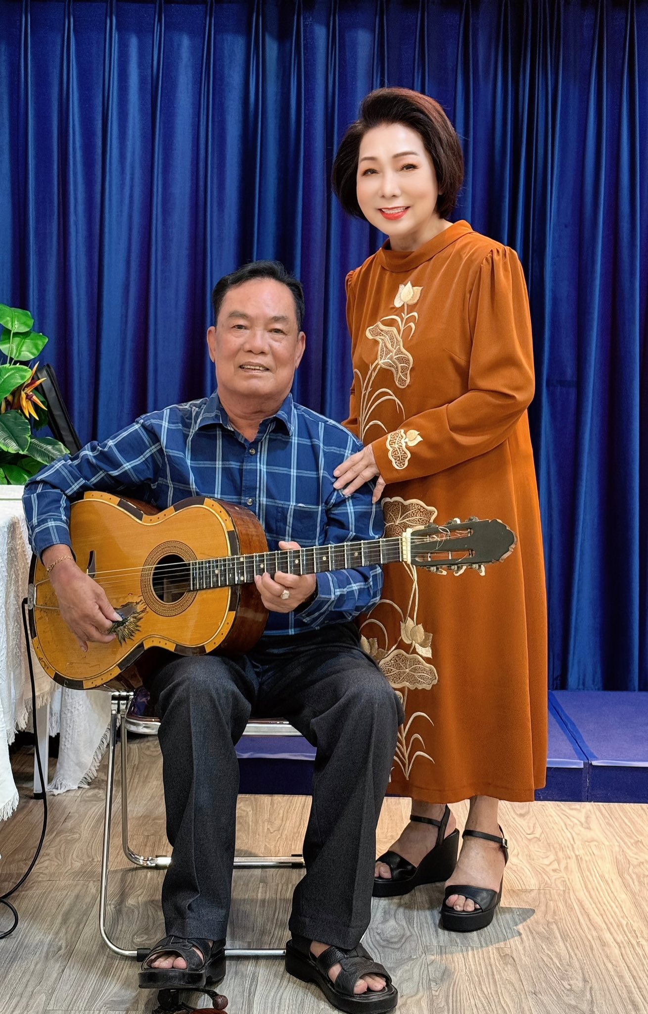 People's Artist Bach Tuyet: Without People's Artist Thanh Hai's guitar ...