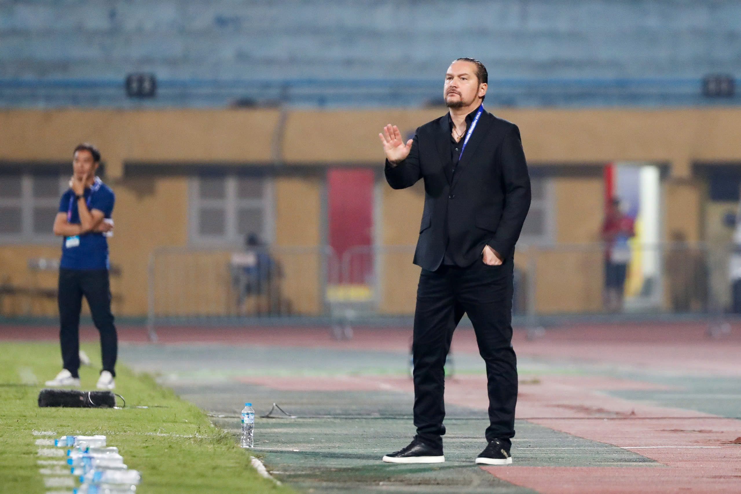 Cá tính góc cạnh của HLV Popov mang tới cho V-League màu sắc riêng ...
