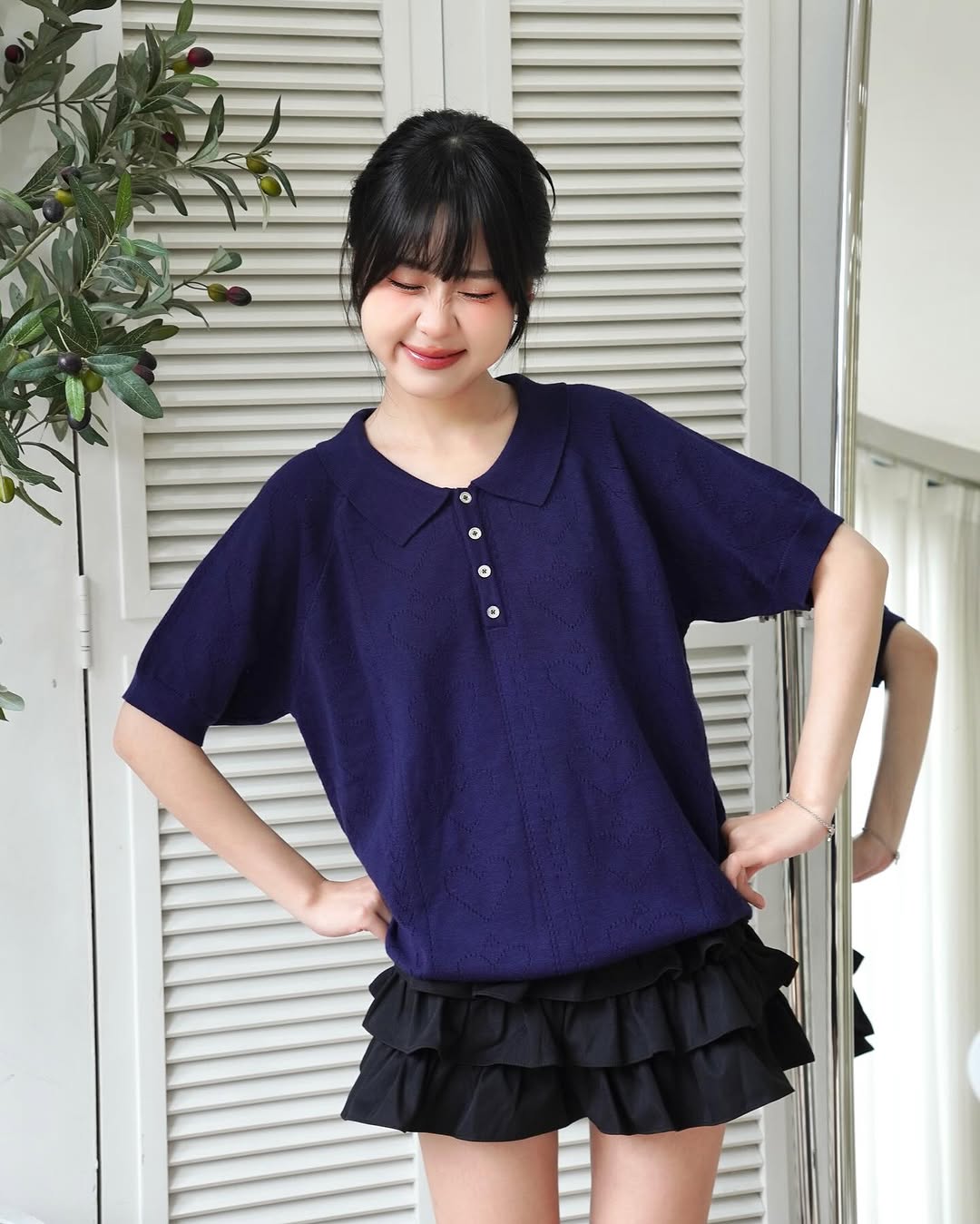 Áo polo và chân váy ngắn: Sự kết hợp tươi mới đầy nữ tính