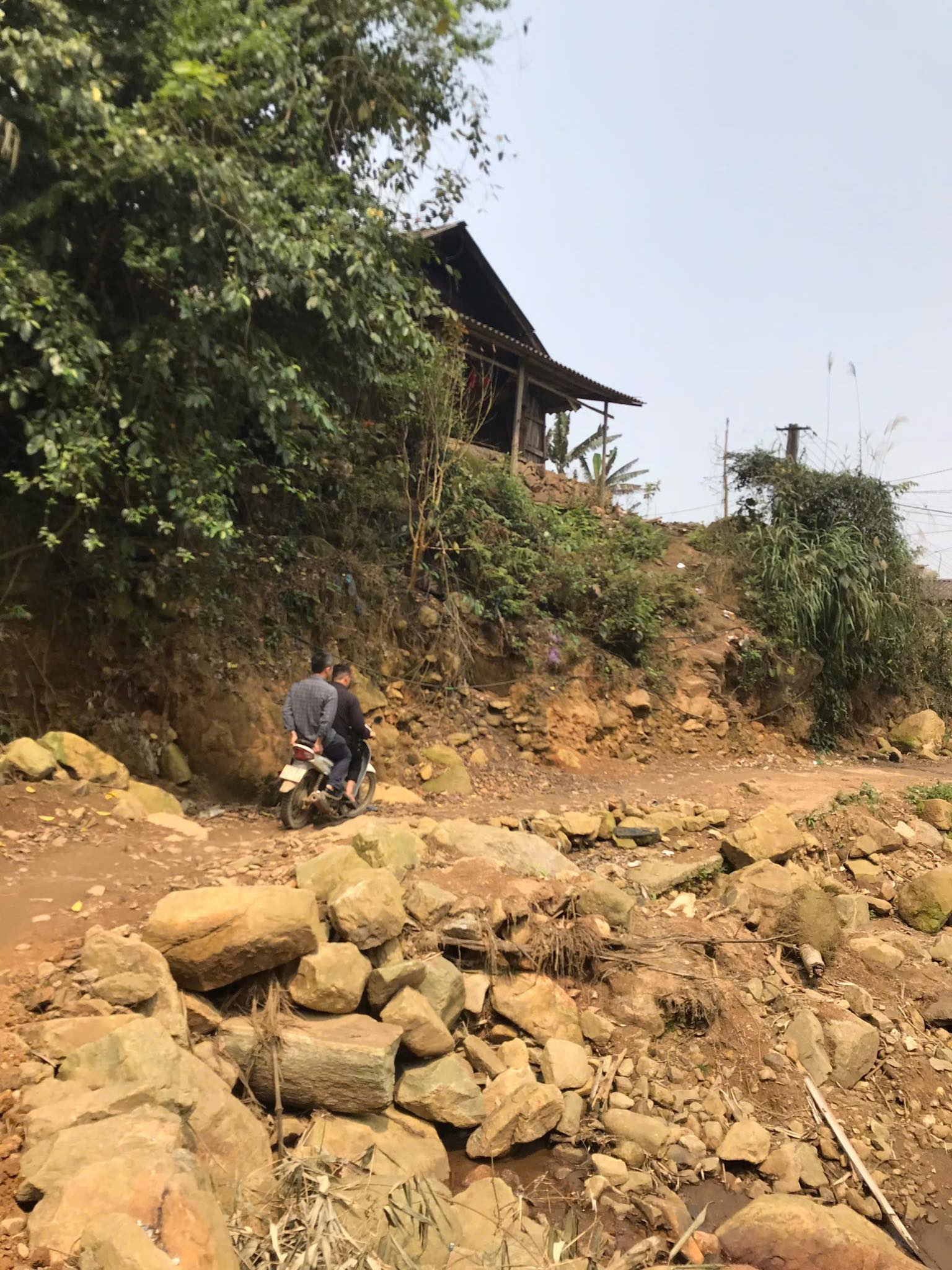 Uống trà đi!: Nghĩa đồng bào với non cao A Mú Sung