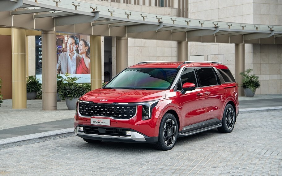 Xe gia đình KIA Carnival giảm giá hơn 200 triệu đồng