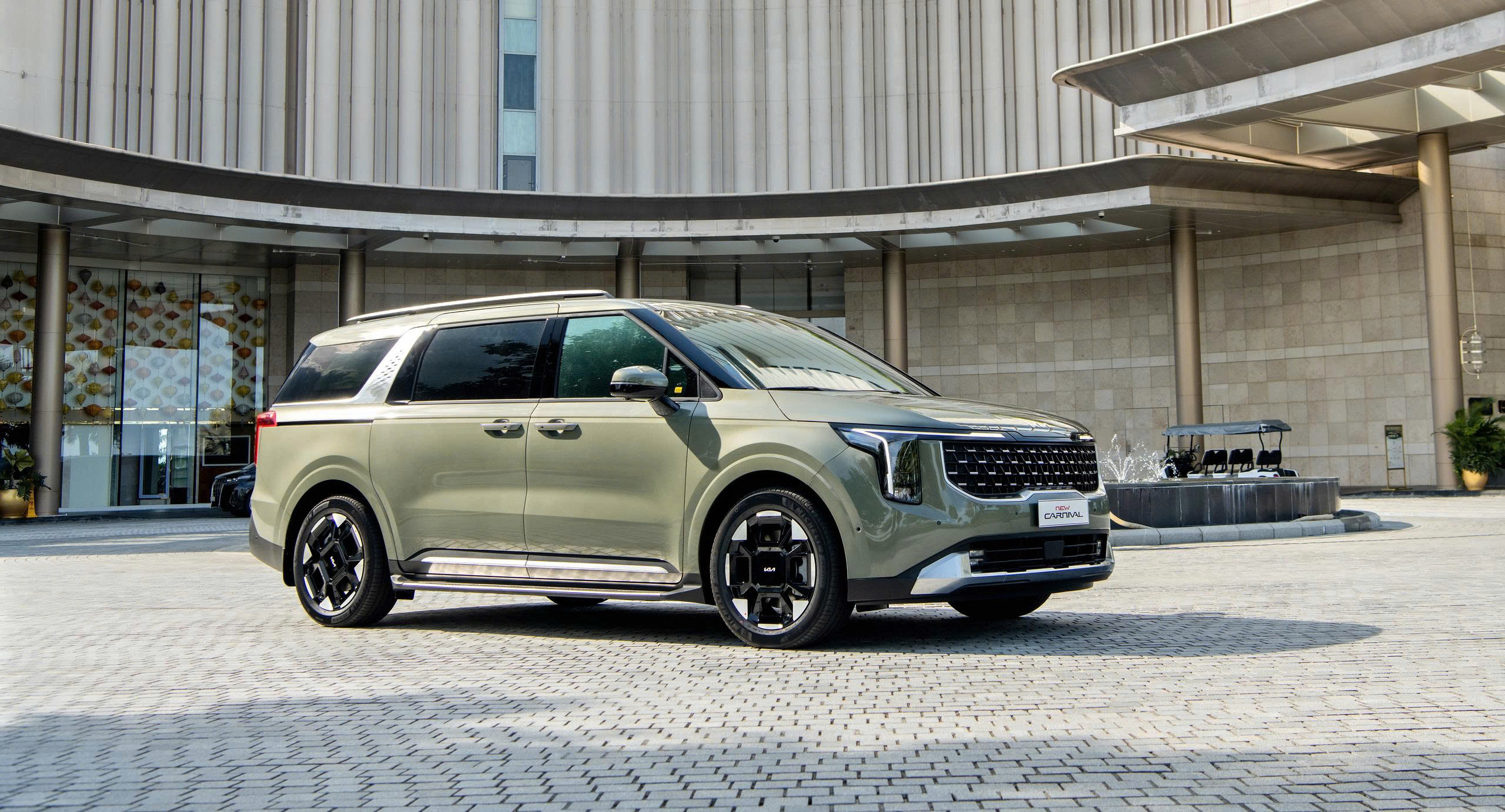 Xe gia đình KIA Carnival giảm giá hơn 200 triệu đồng