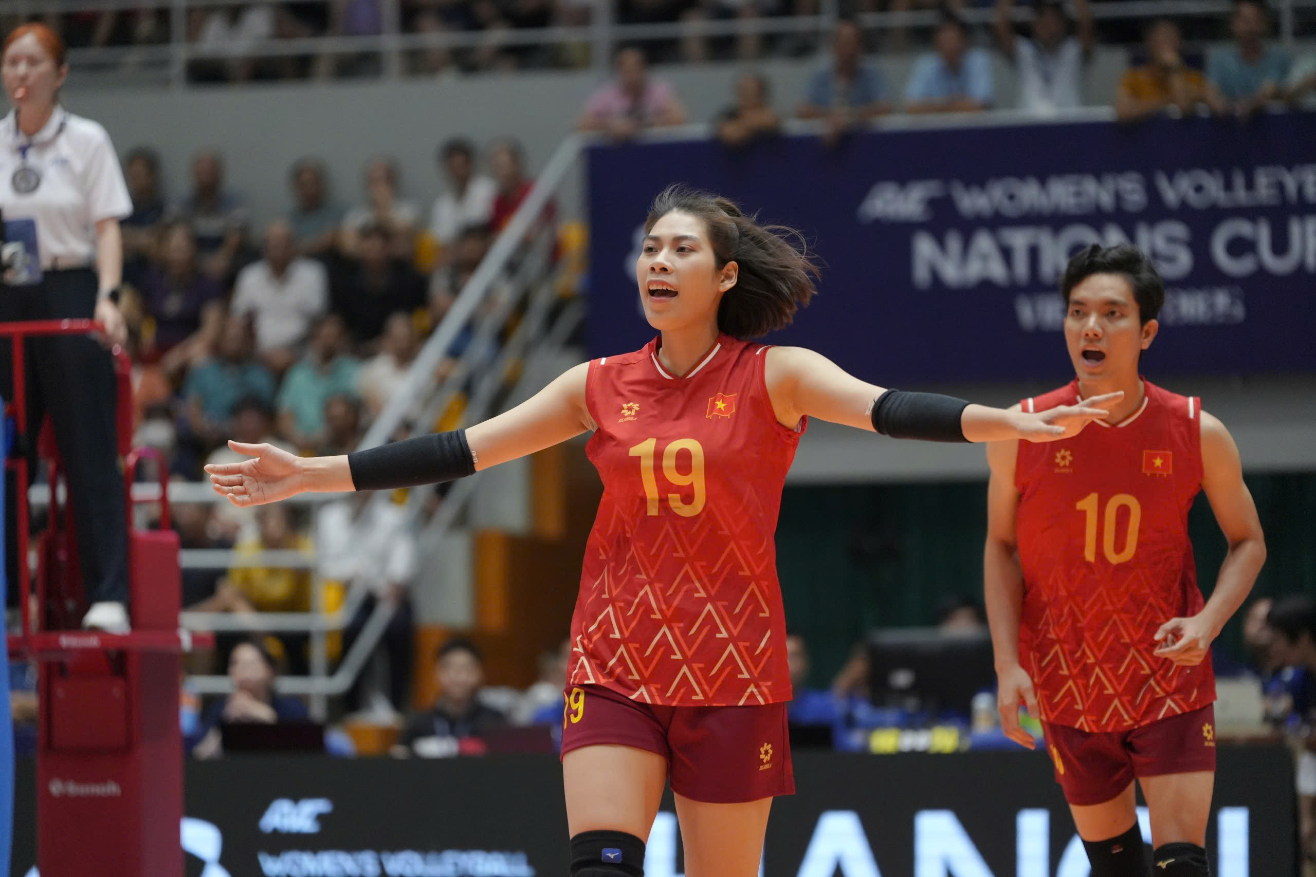 Les fans du « Real » aident Thanh Thuy à exploser avec l'équipe féminine vietnamienne de volley ...
