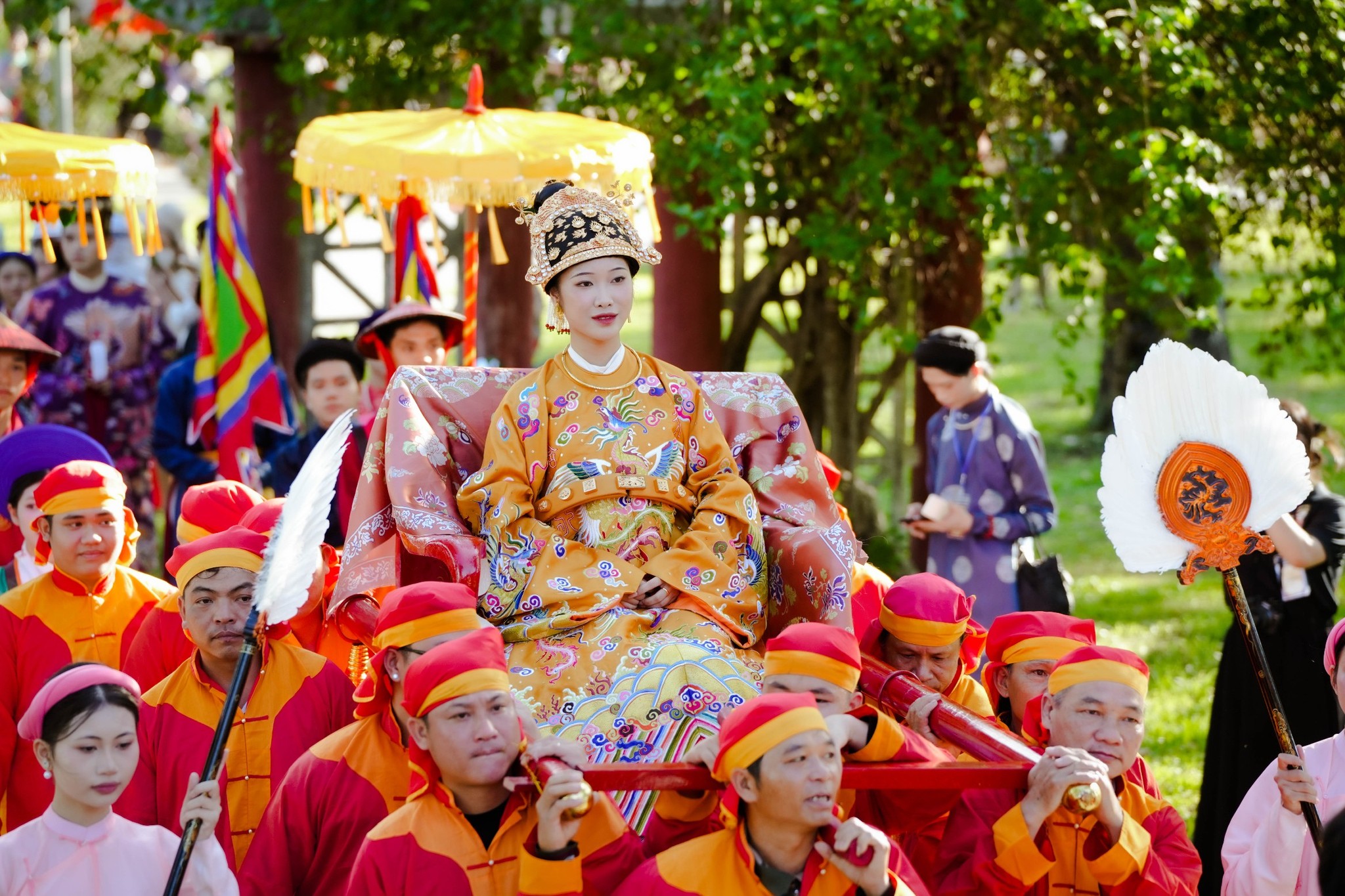 Controversy over 'wearing a yin geisha costume and carrying the queen's ...