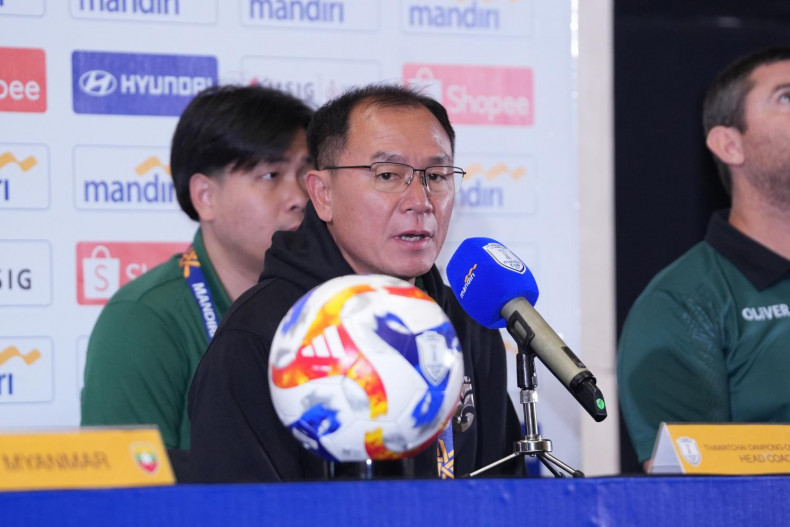 Aujourd'hui, l'équipe de Thaïlande U.23 est entrée sur le terrain, l'entraîneur Thawatchai a ...