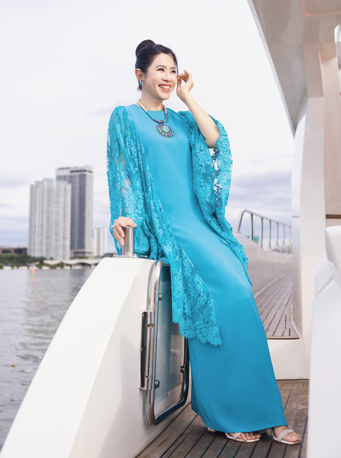 Hóa nàng thơ mùa hạ cùng sắc xanh sky blue tươi mát, dịu dàng và quyến rũ