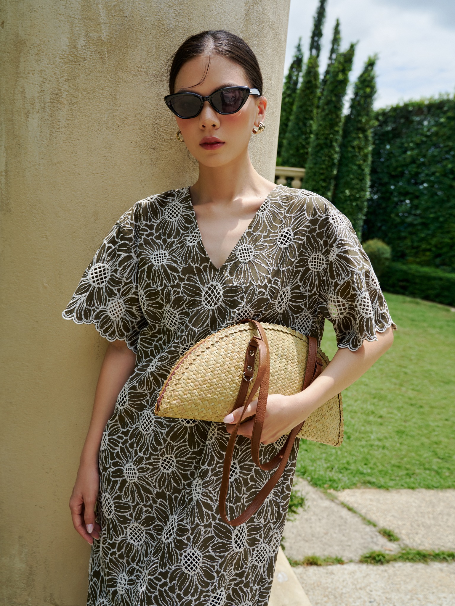 Chớm thu, khám phá tủ đồ thanh lịch với chất liệu lụa, ren cùng vải xô mềm