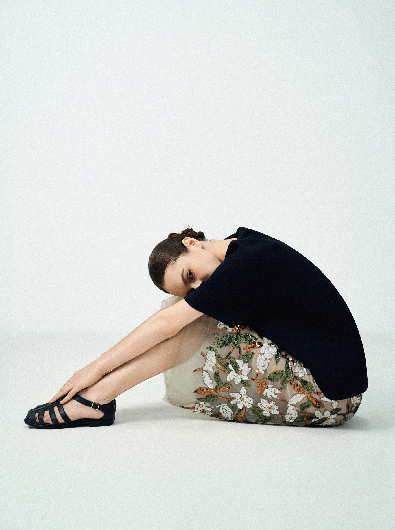 Chân váy hoa 'đốn tim' nàng thơ yêu nét đẹp cổ điển