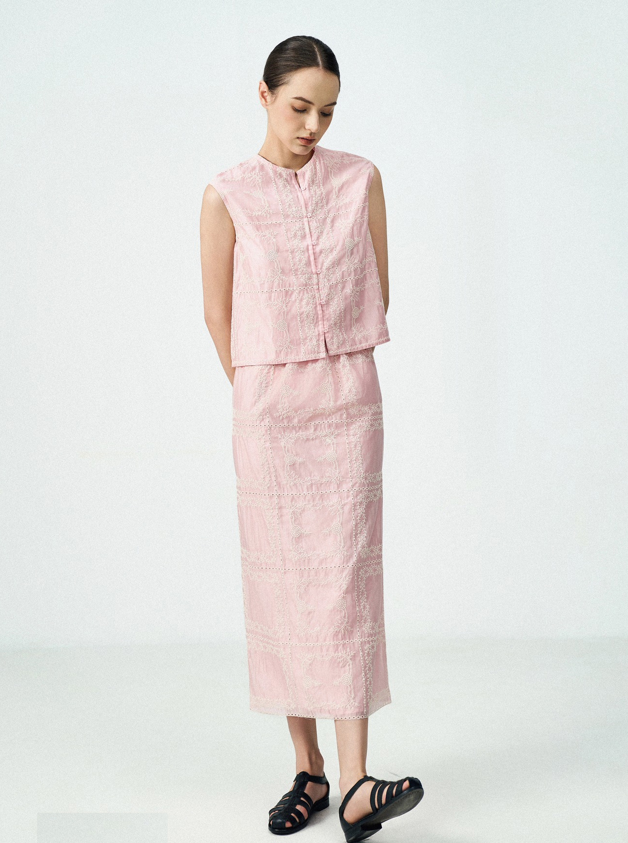 Chân váy hoa 'đốn tim' nàng thơ yêu nét đẹp cổ điển