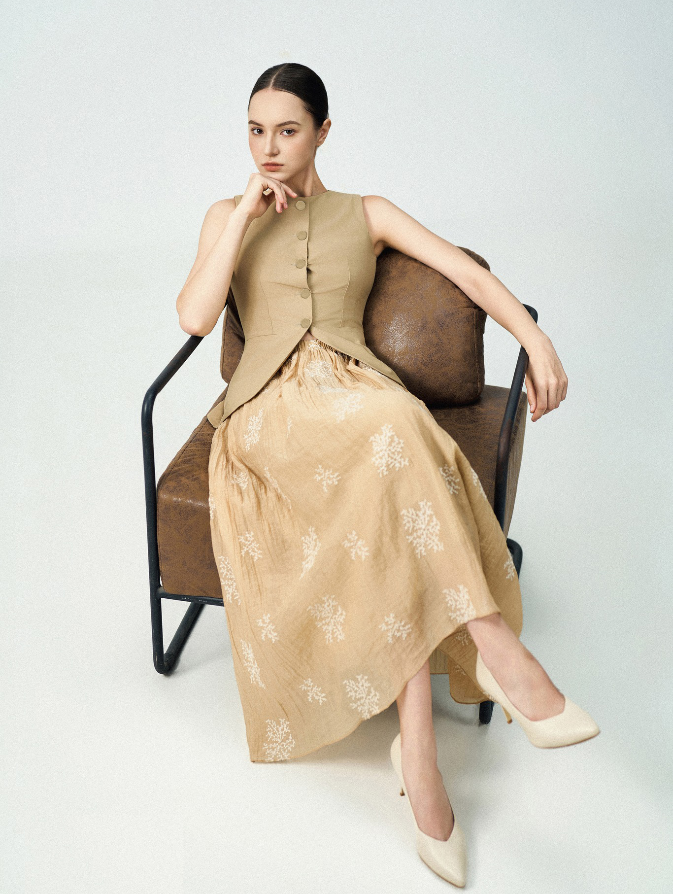 Chân váy hoa 'đốn tim' nàng thơ yêu nét đẹp cổ điển