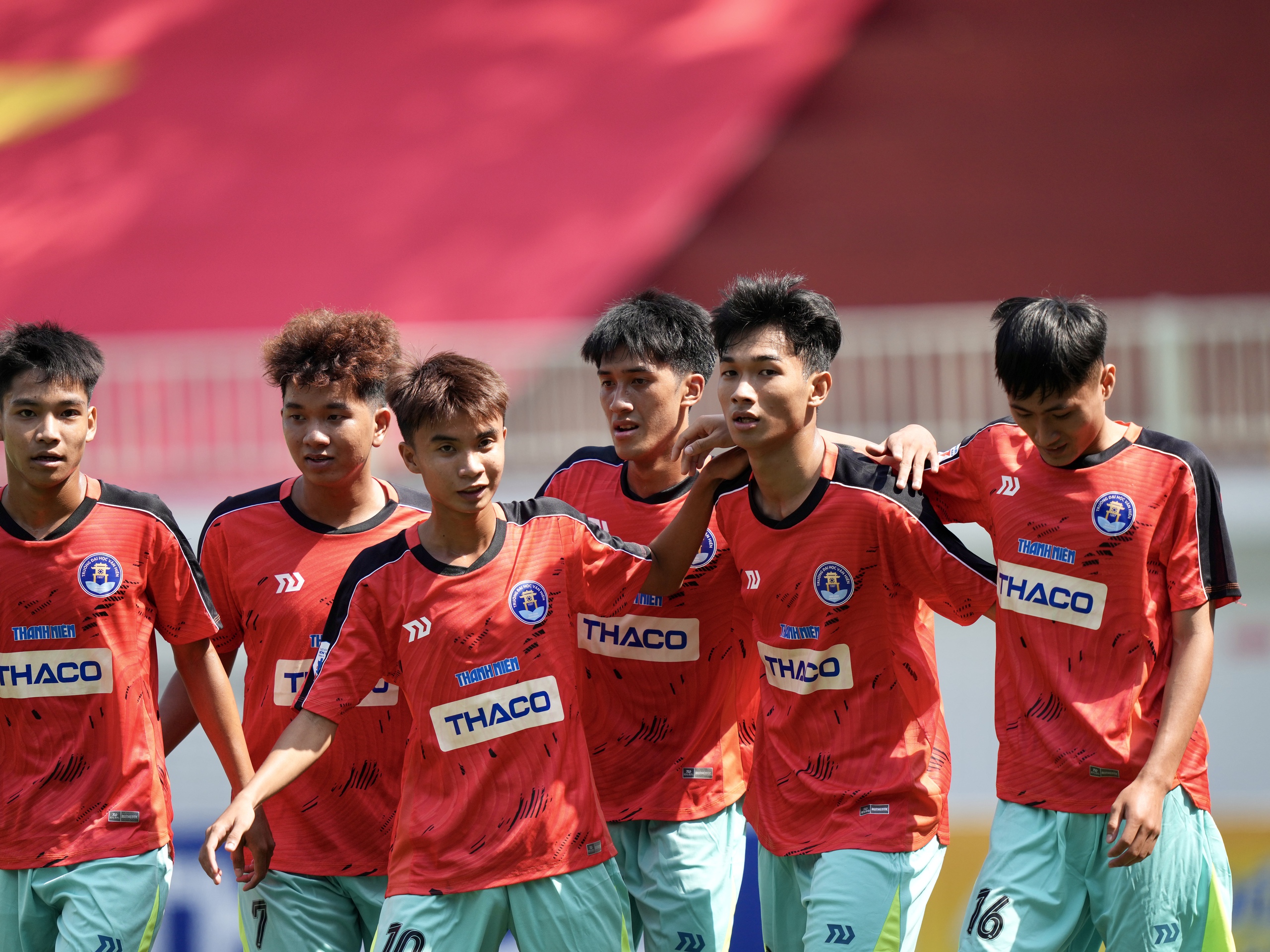 Eastern International University 0-6 Van Hien University: The first 'poker'