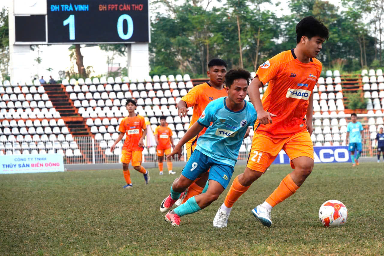 Trường ĐH Cửu Long 2-0 Trường ĐH FPT Cần Thơ: Bước ngoặt hiệp 2