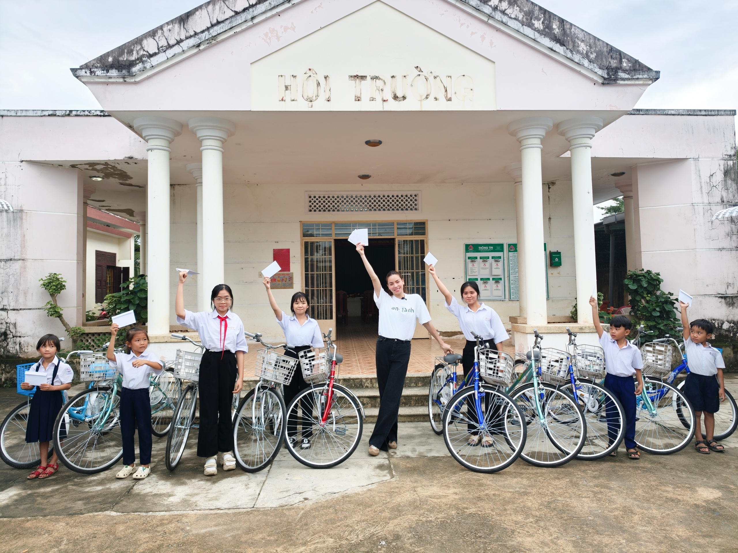 Ho Ngoc Ha : J'ai appris à vivre calmement, sans me plaindre face aux ...