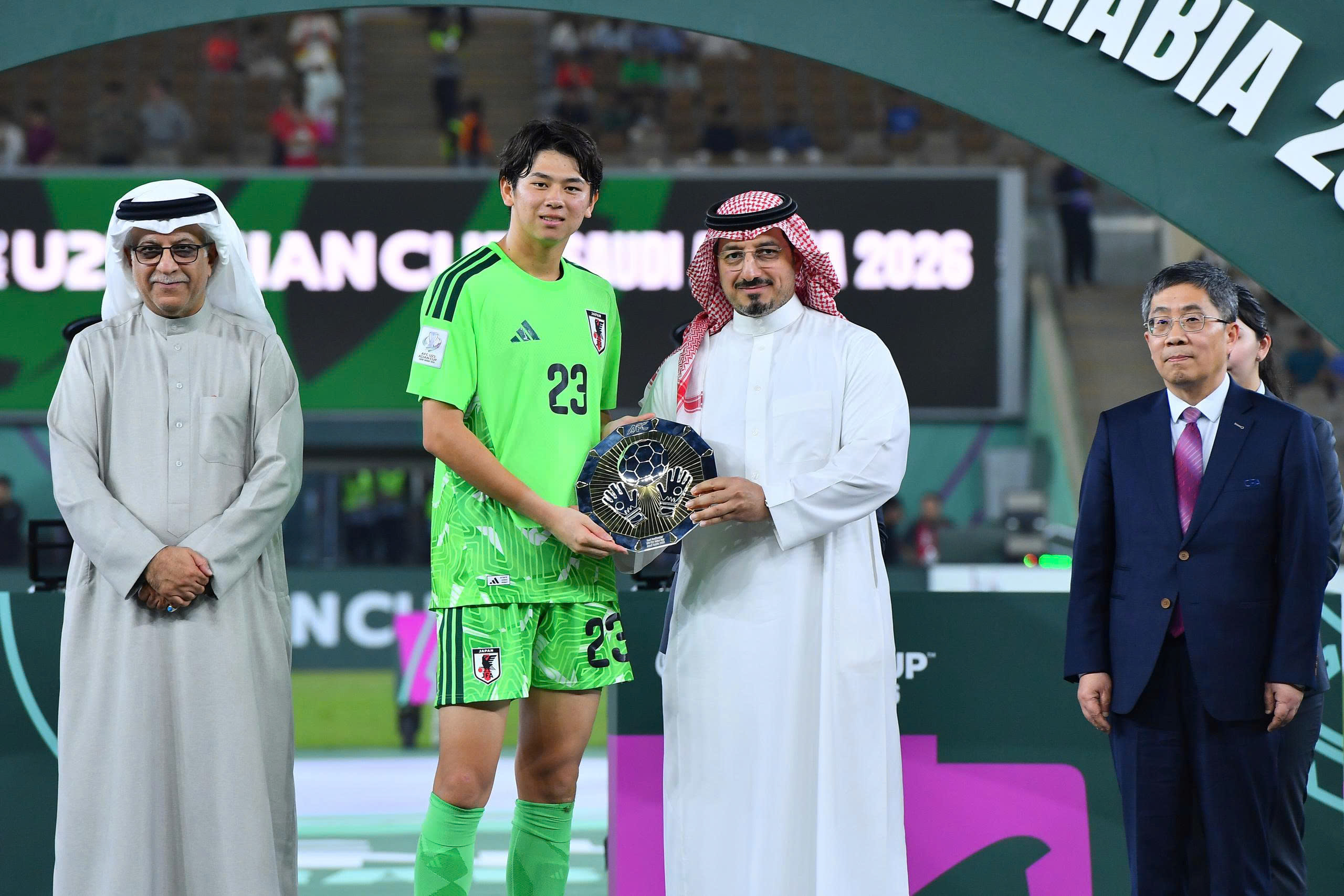 Chinese media express outrage: 'It's unfair that Li Hao lost the Best ...