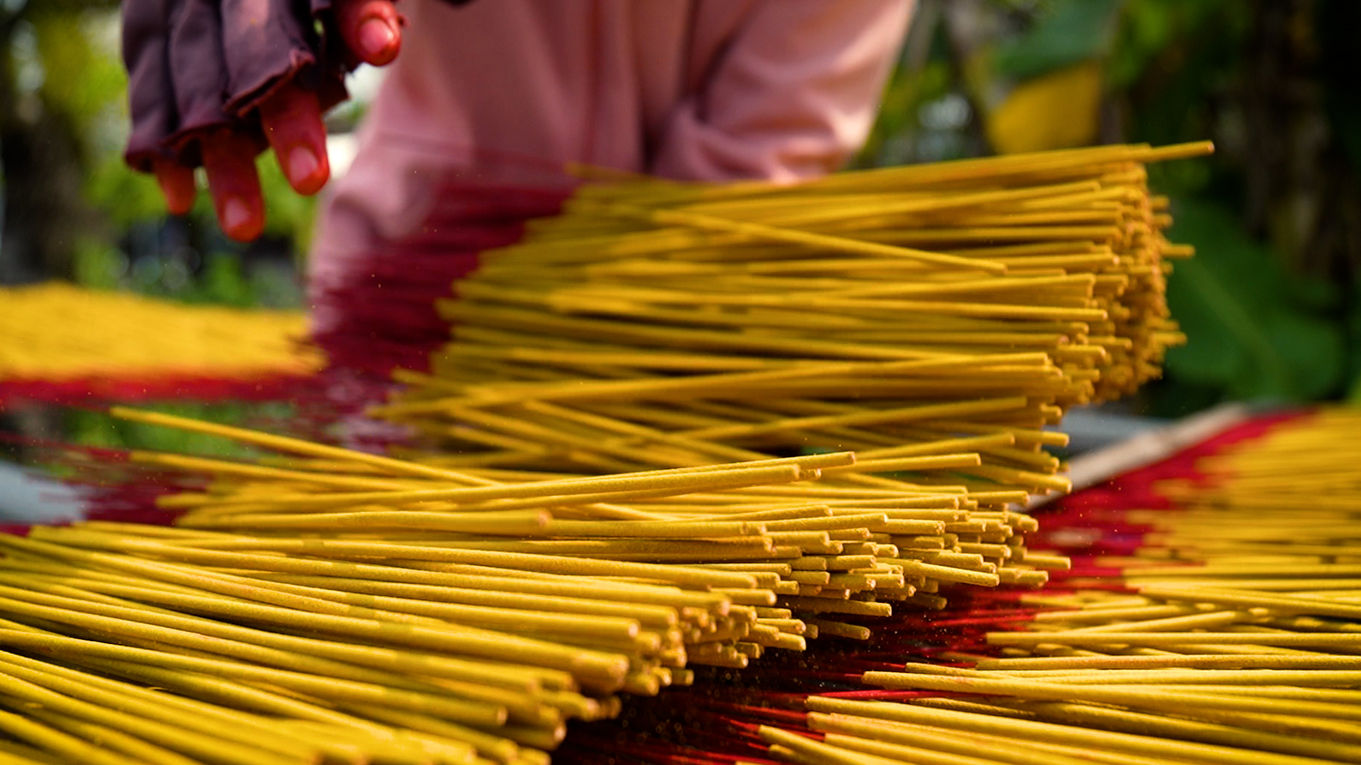 Making incense sticks for Tet in Ho Chi Minh City: The elderly hope ...